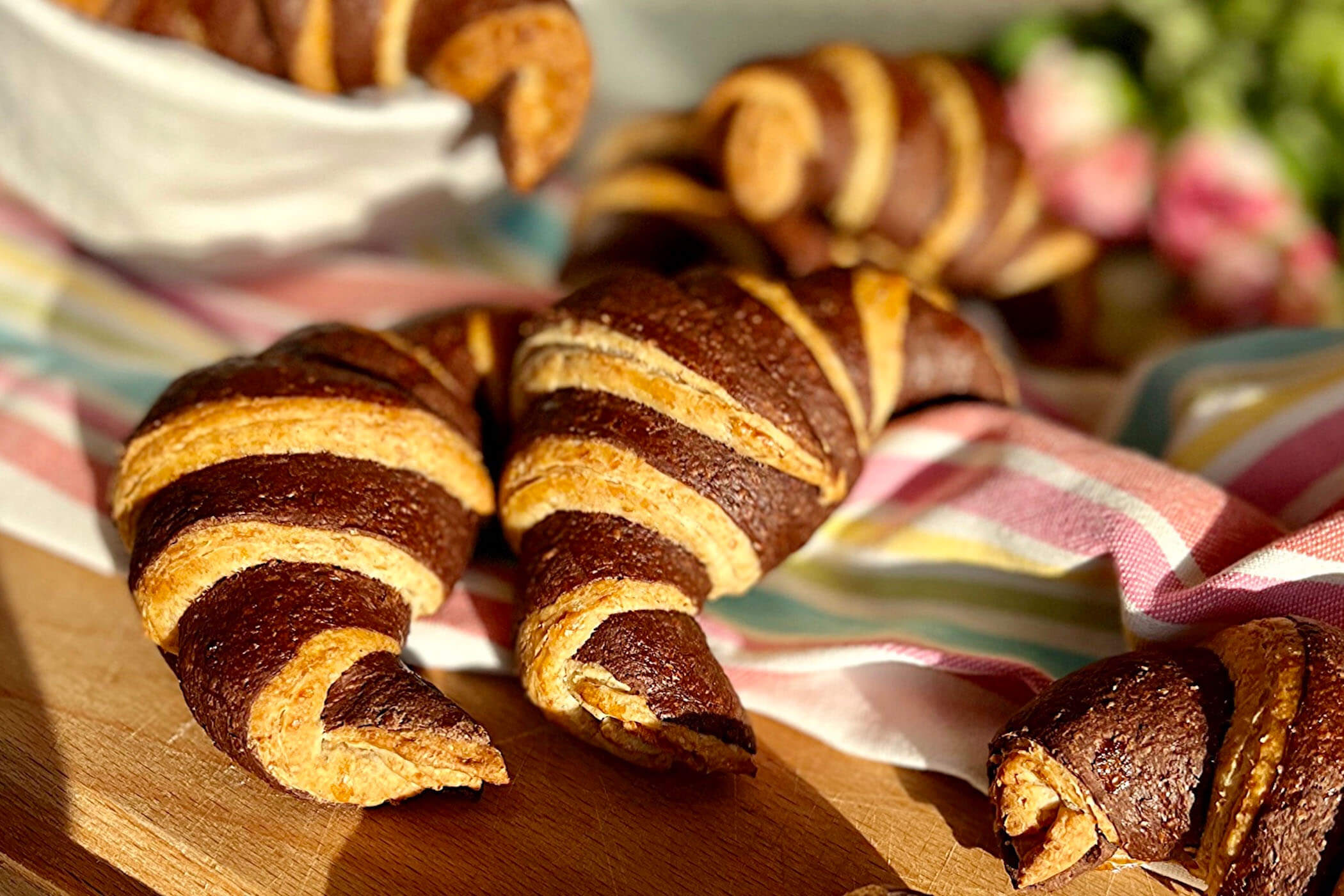 Croissant bicolore vegani, per una colazione sana e buona - MoltoFood