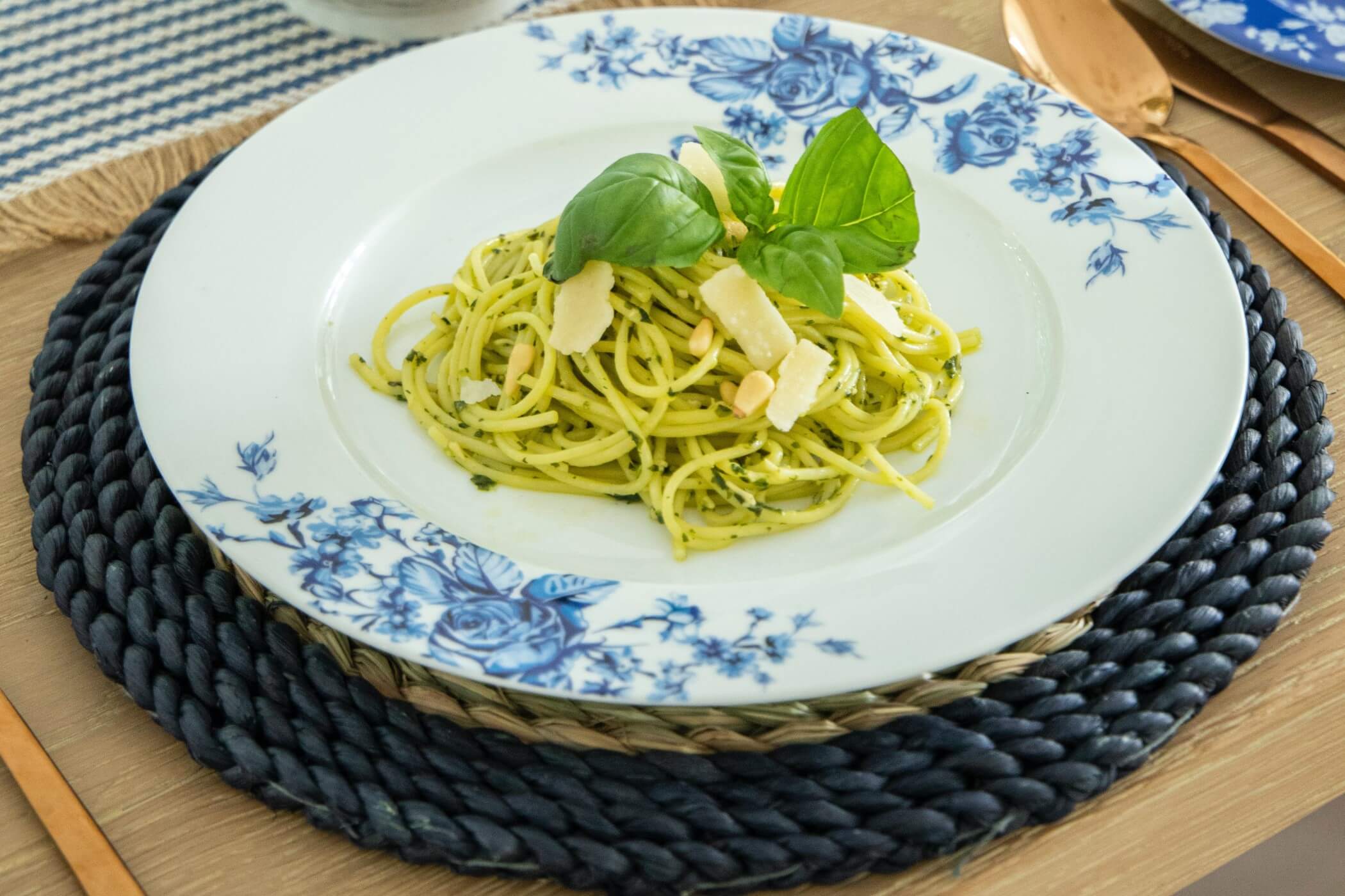 Cucina con vista, la pasta al pesto con basilico bio - MoltoFood