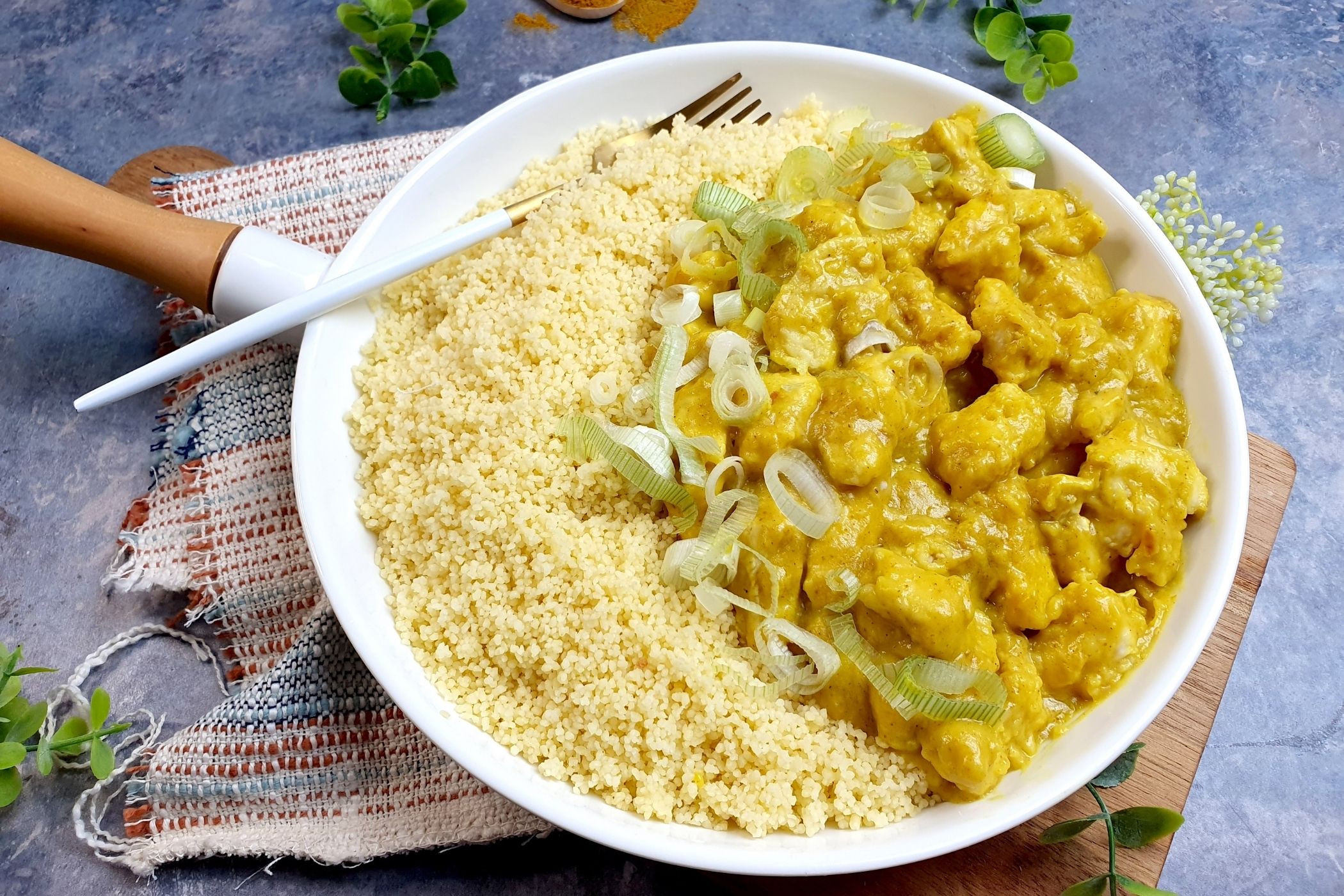 Pollo al curry semplicissimo, cremoso e pronto in 20 minuti - MoltoFood