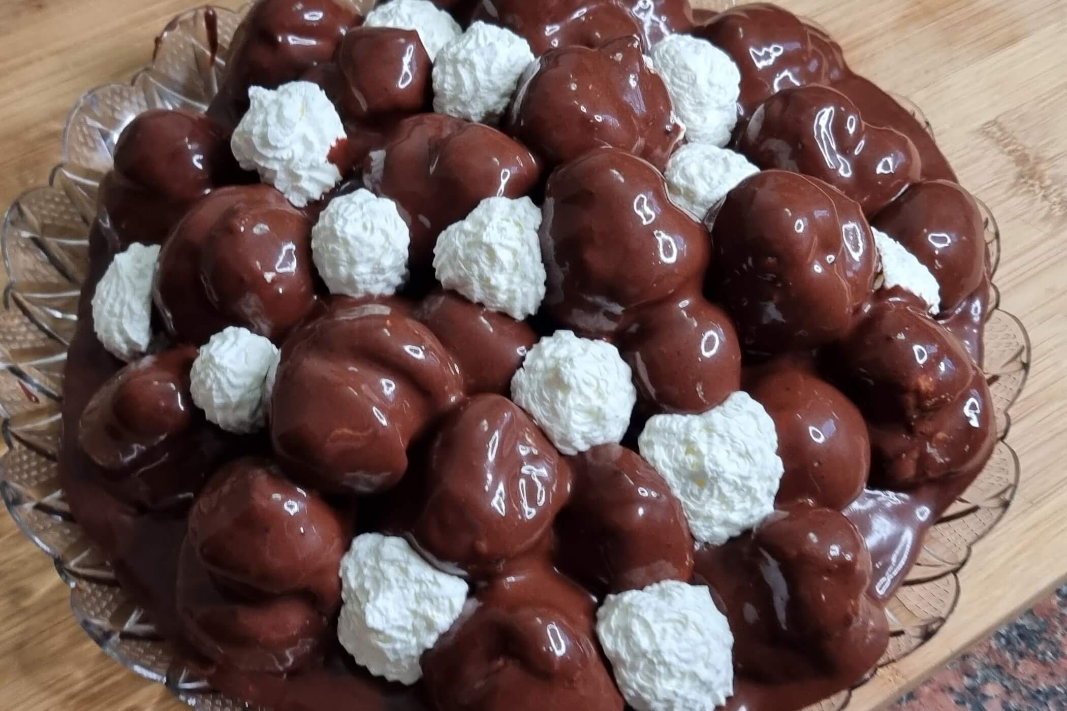 Profitterol al cioccolato, la ricetta definitiva - MoltoFood