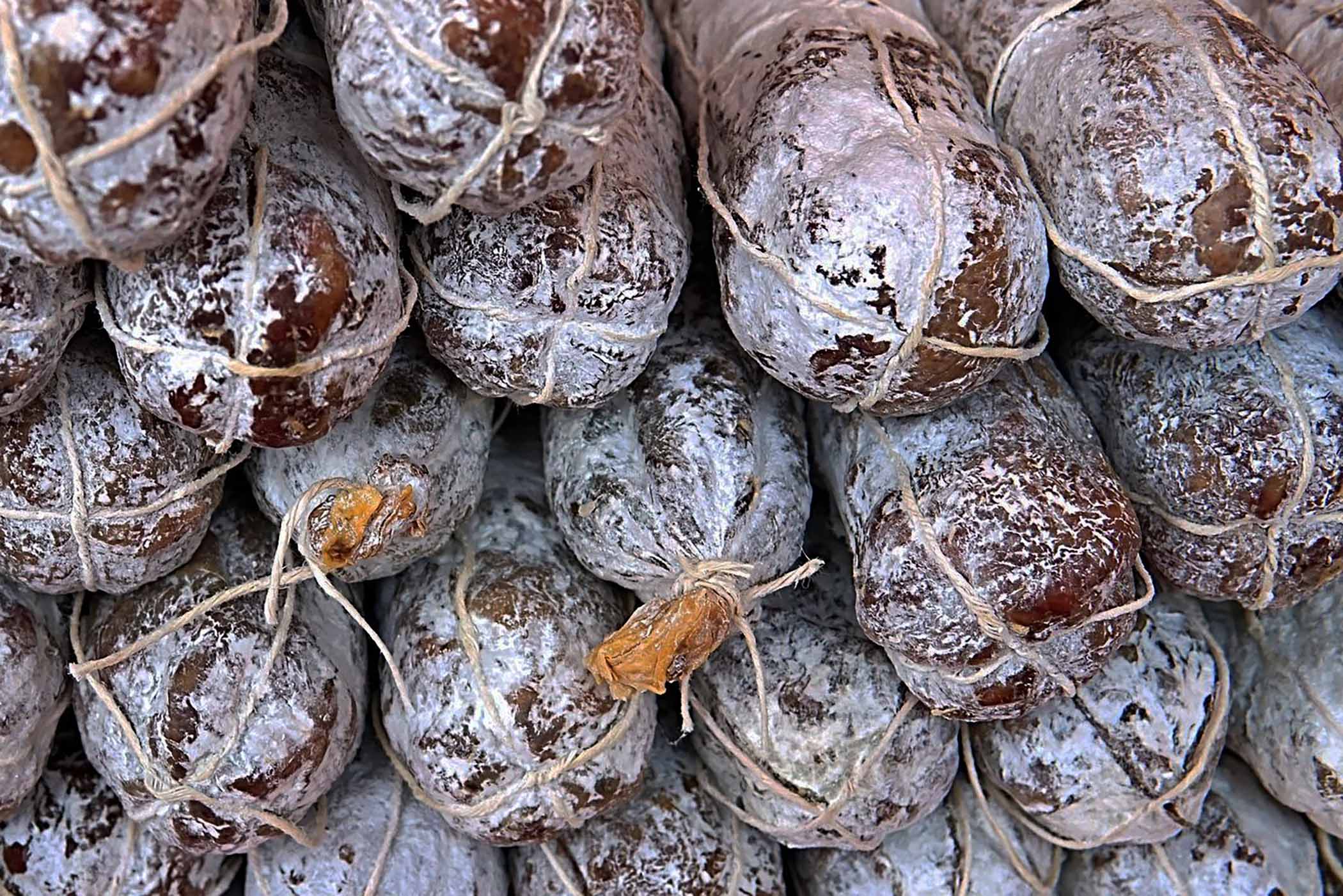 La magia di Ferrara, la salama da sugo con purè di patate - MoltoFood