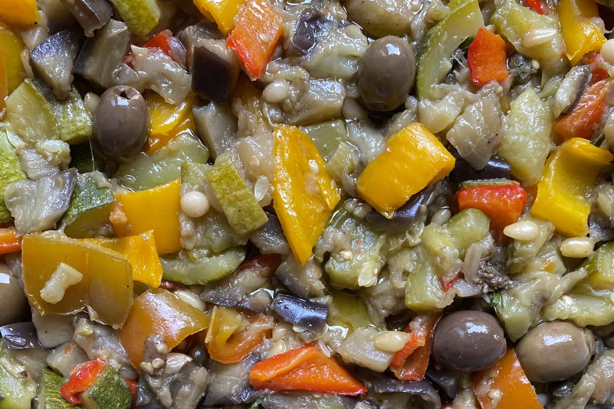 Caponata di verdure, la ricetta con aceto e miele - MoltoFood