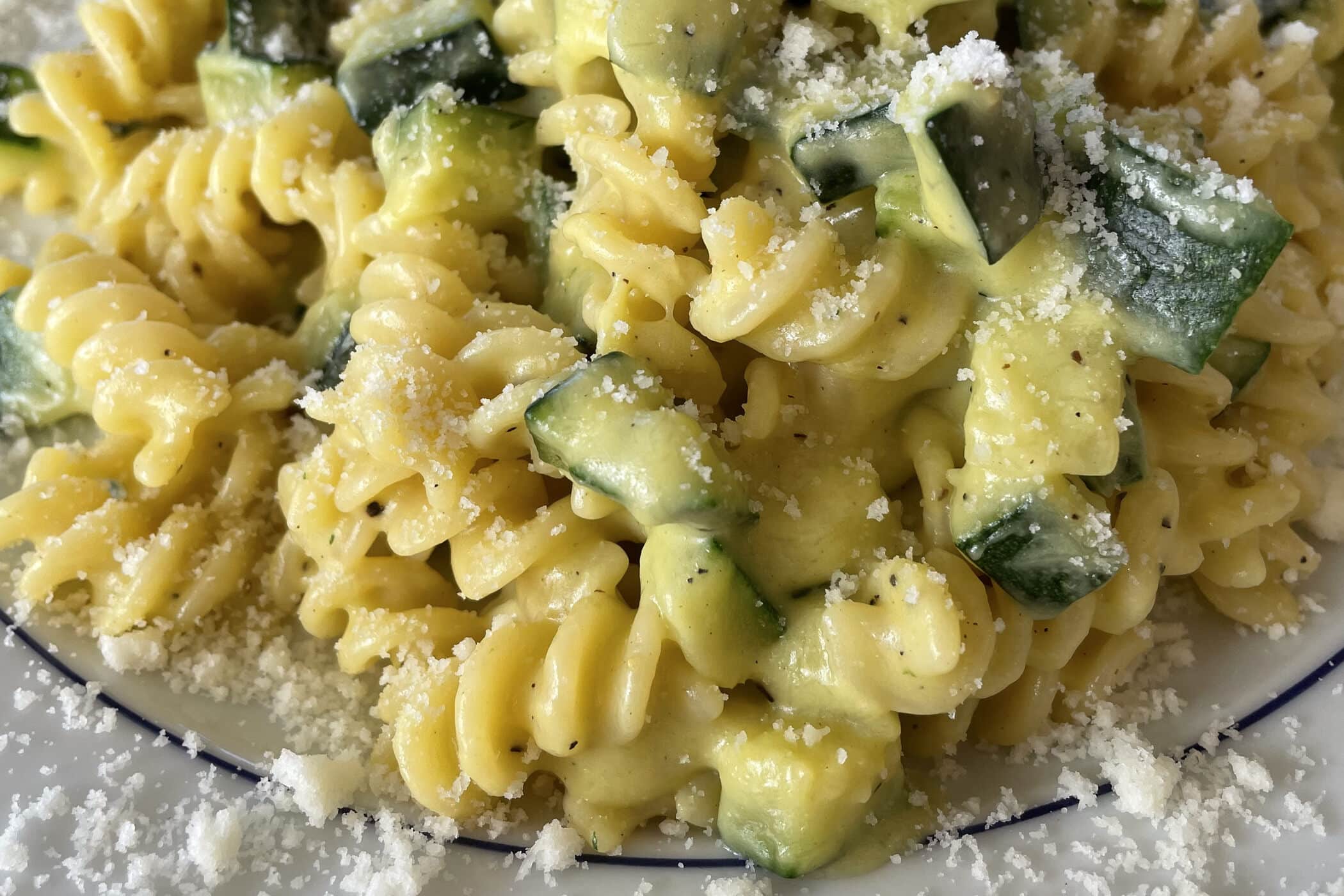 Carbonara di zucchine, la ricetta - MoltoFood