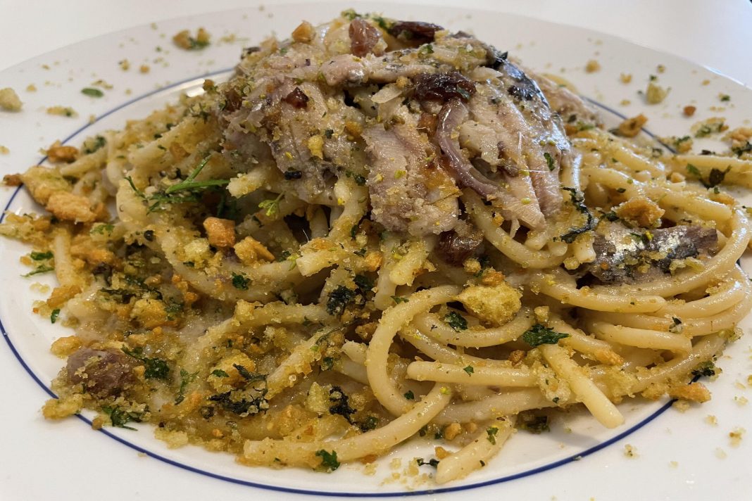 Pasta con le sarde, la ricetta facile - MoltoFood