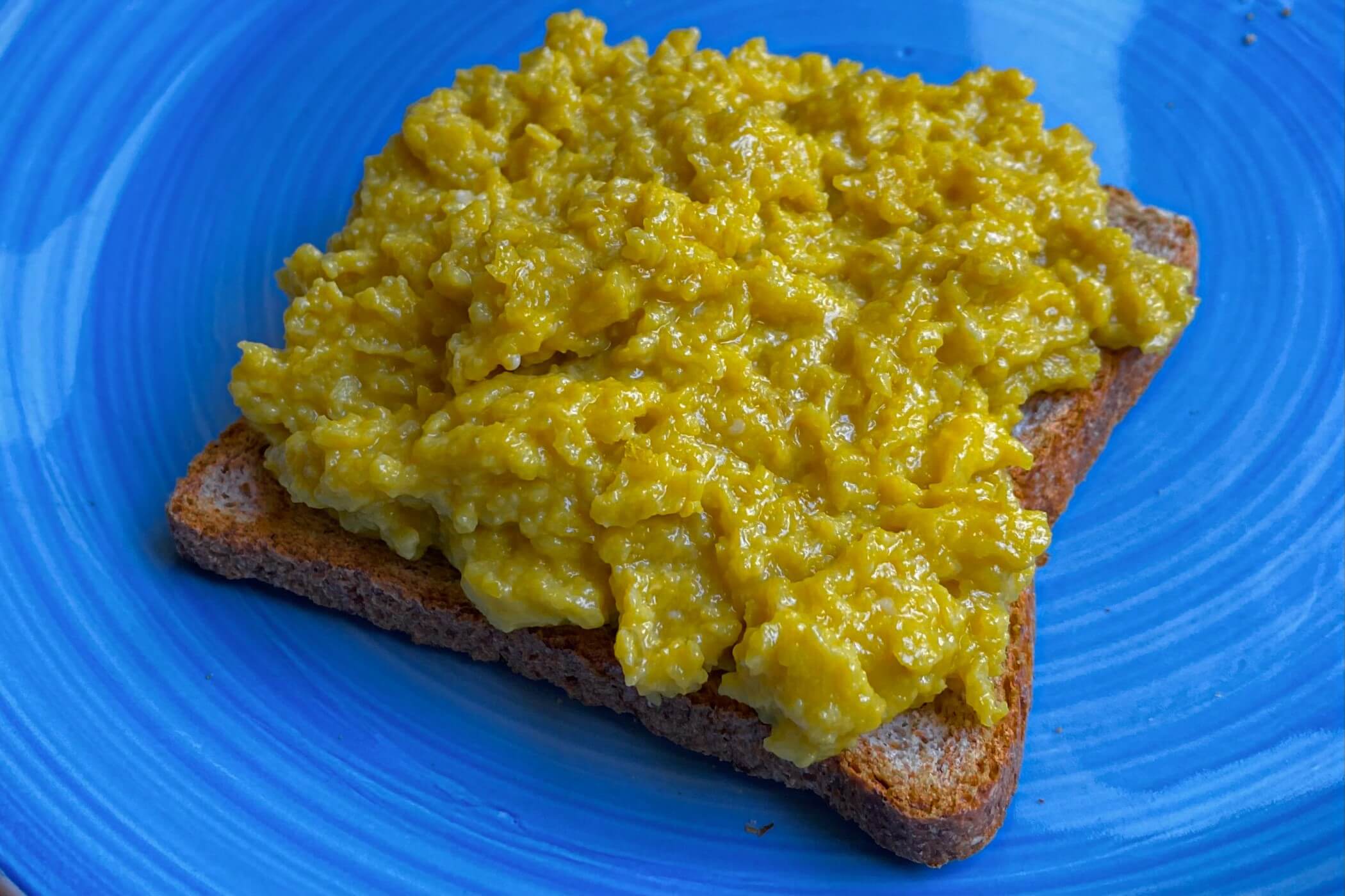 Uova strapazzate alla Gordon Ramsay: la ricetta - MoltoFood