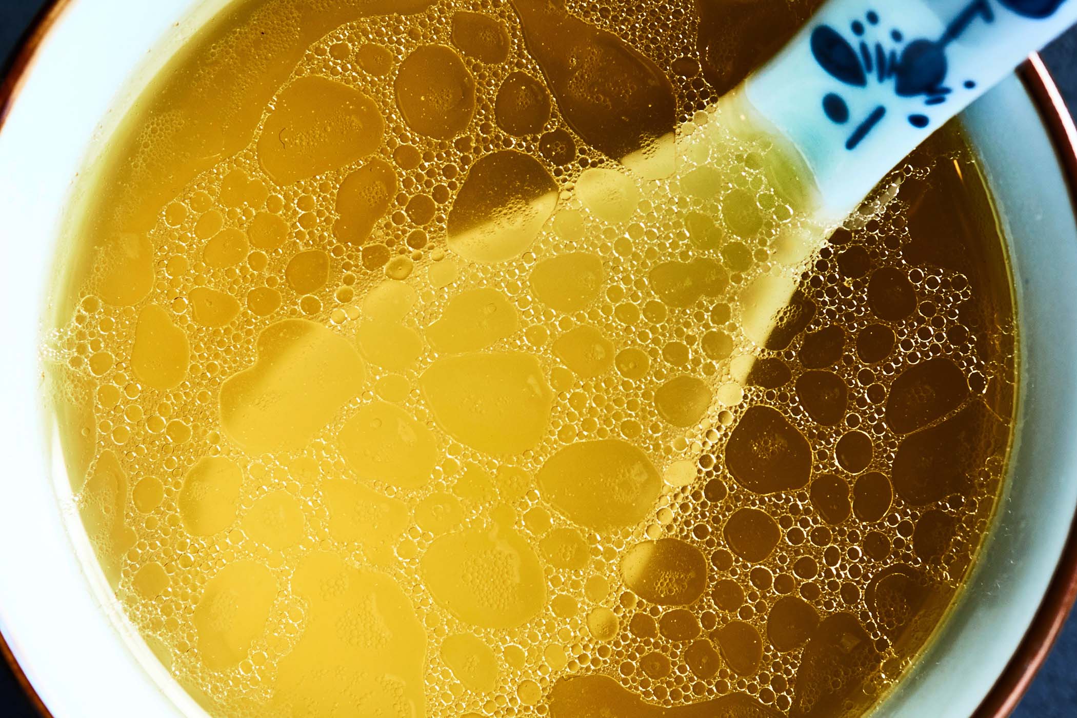 Tutto fa brodo: la ricetta del risotto in brodo di gamberi - MoltoFood