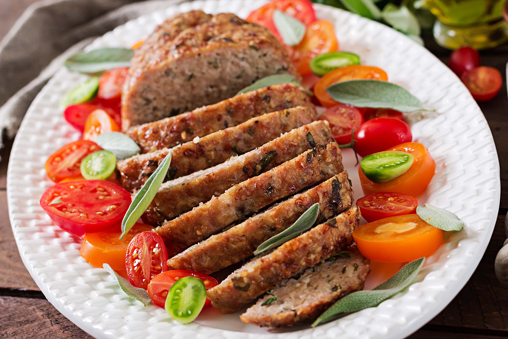 La ricetta del polpettone in versione classica o "stuzzicante" - MoltoFood