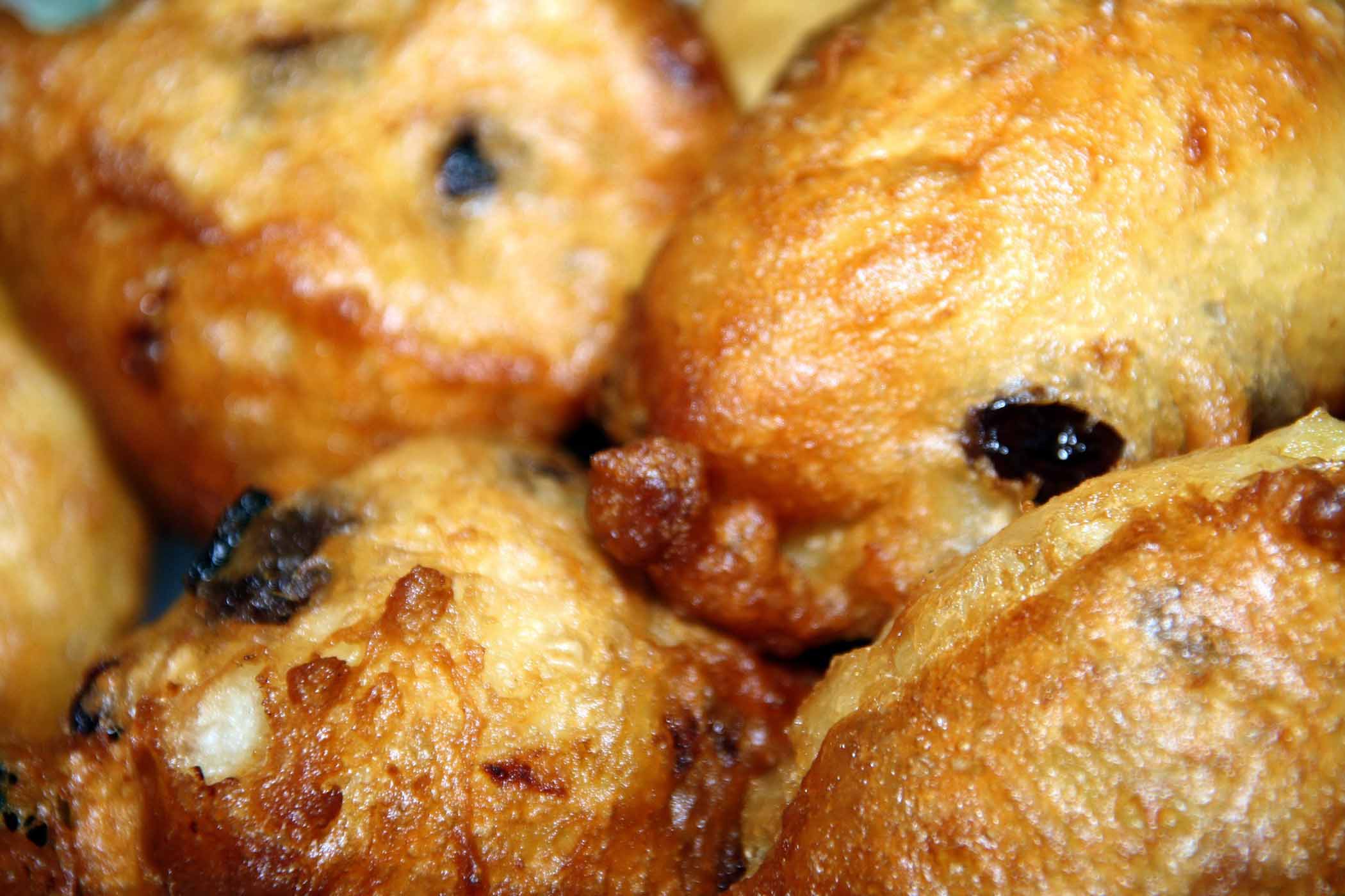 Carnevale, la ricetta dei bombolotti fritti alle erbe - MoltoFood