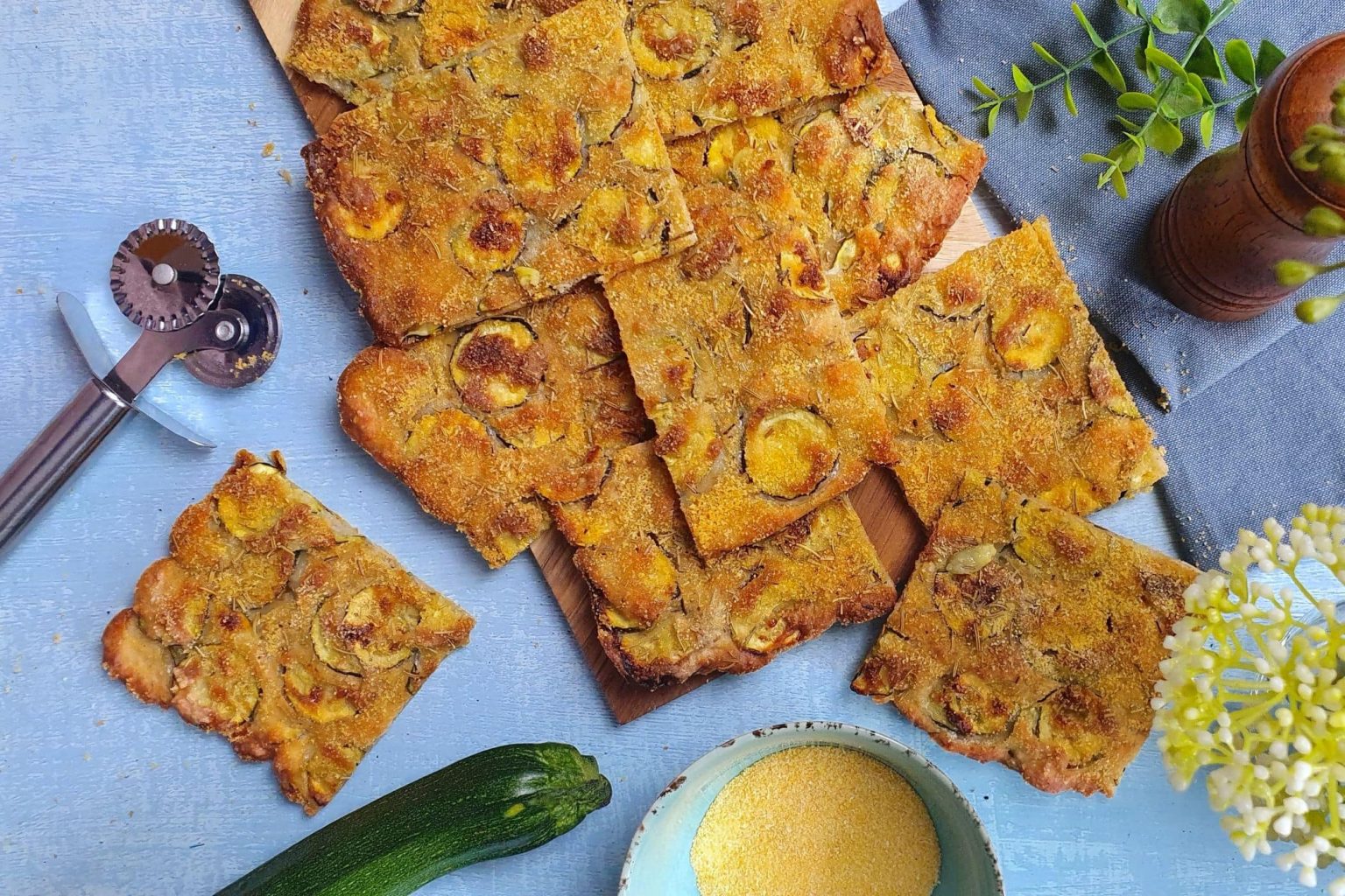 Schiacciata di zucchine, la ricetta croccante - MoltoFood