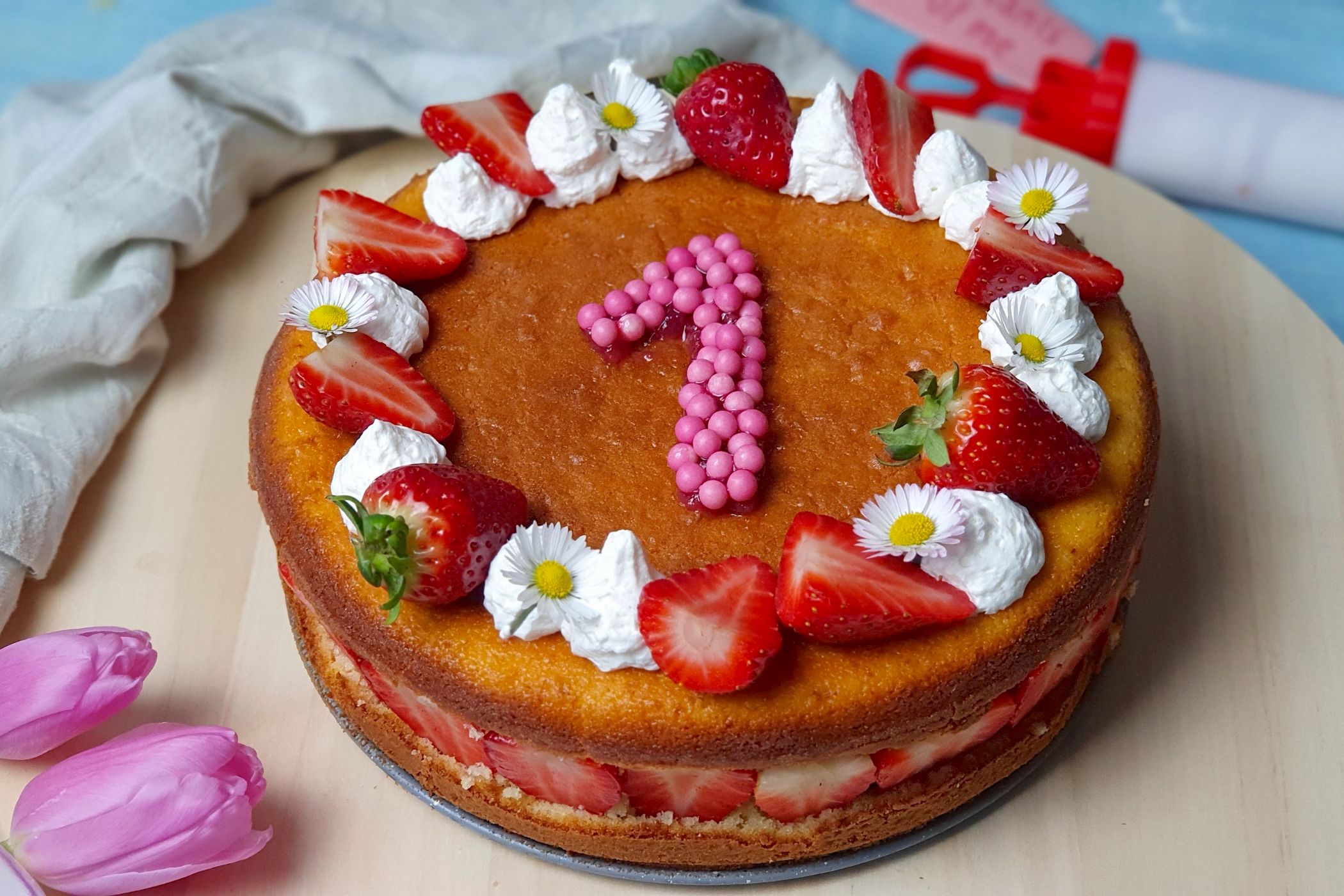 Torta di compleanno, la ricetta facile da fare a casa - MoltoFood