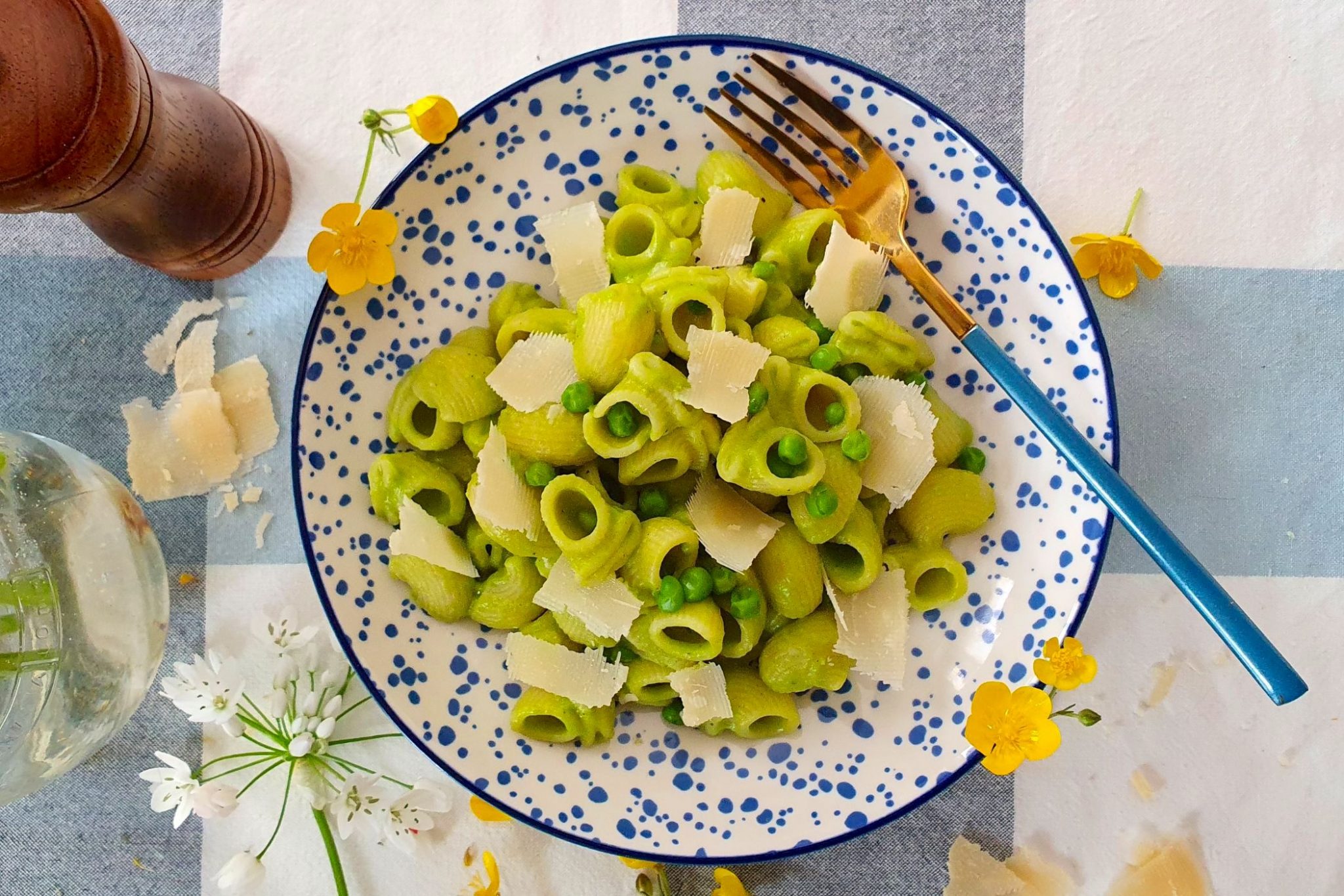 Pasta con crema di piselli, la ricetta pronta in 15 minuti - MoltoFood