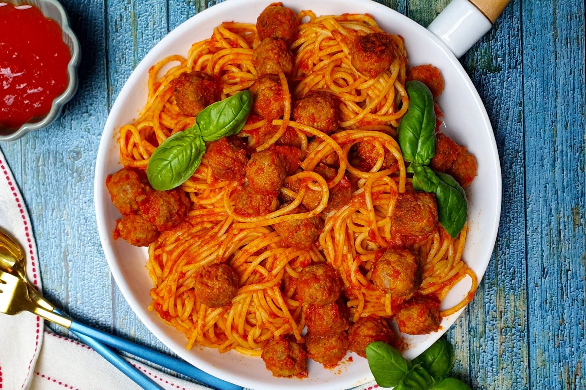 Spaghetti con polpette, la ricetta da provare! - MoltoFood