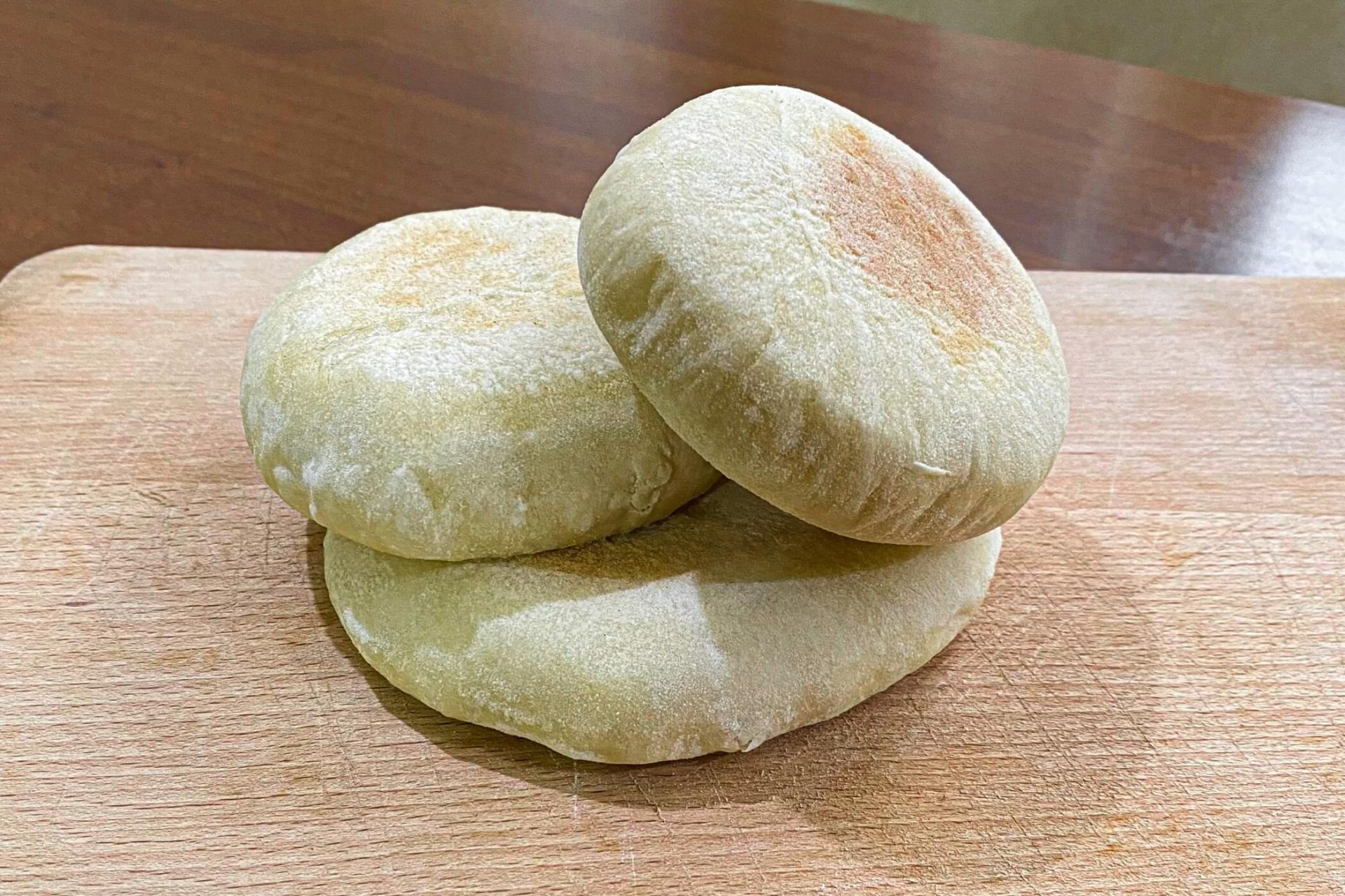 Pane palloncino, la ricetta virale che si gonfia in padella - MoltoFood
