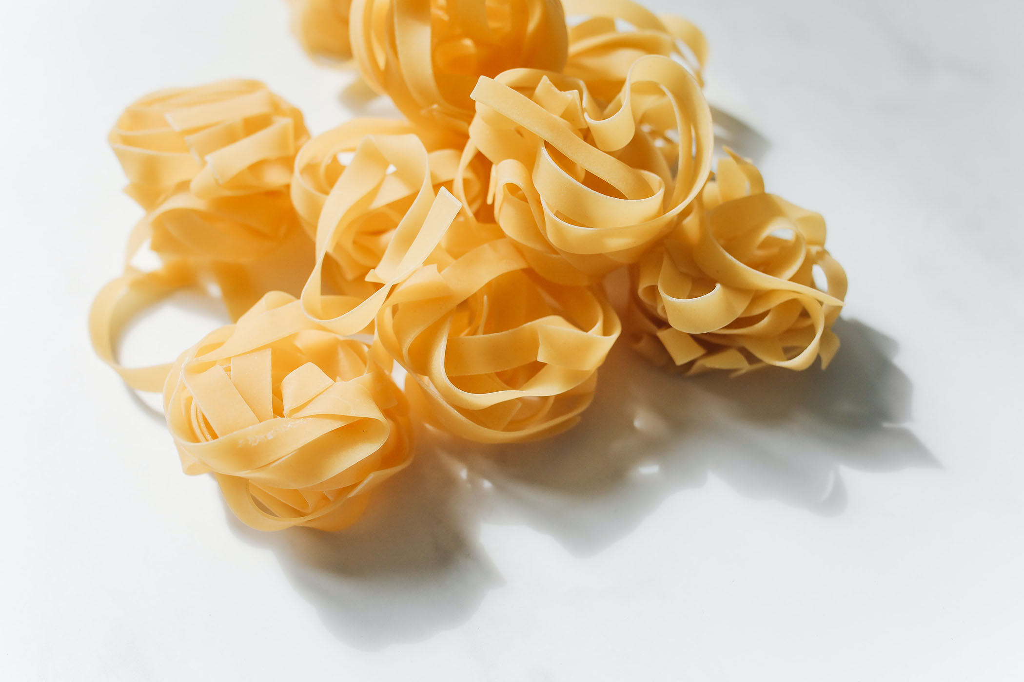 la ricetta delle fettuccine con vignarola e caciofiore - MoltoFood