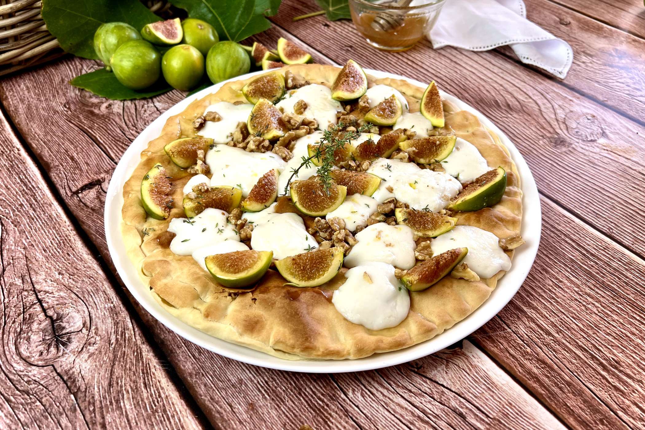 Focaccia al formaggio, la ricetta - MoltoFood