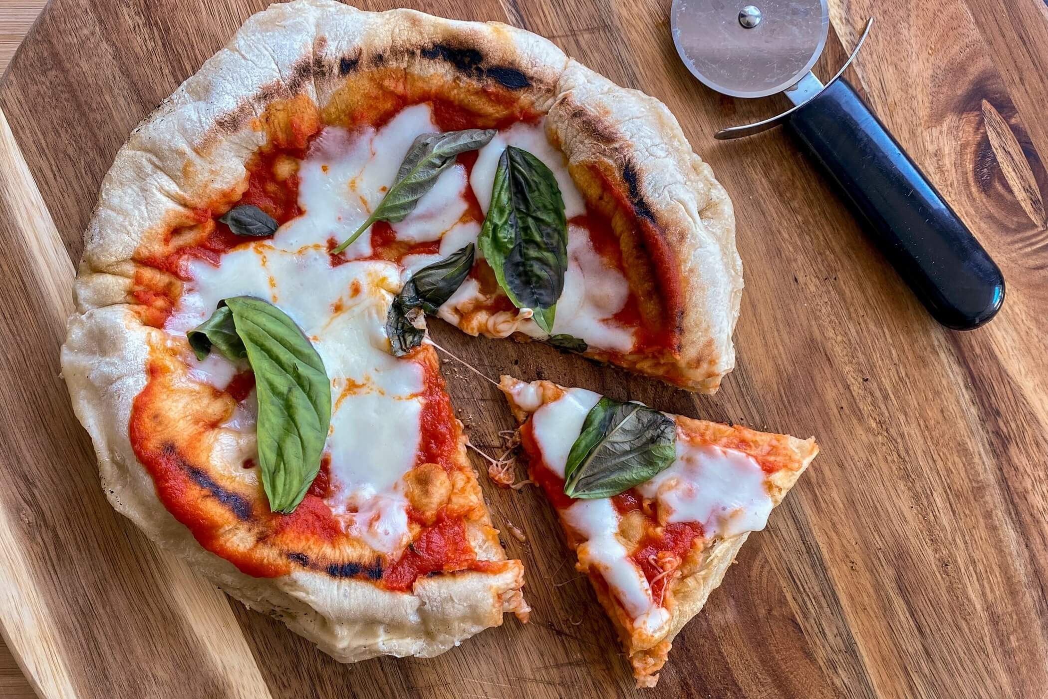 Pizza in padella, la ricetta - MoltoFood