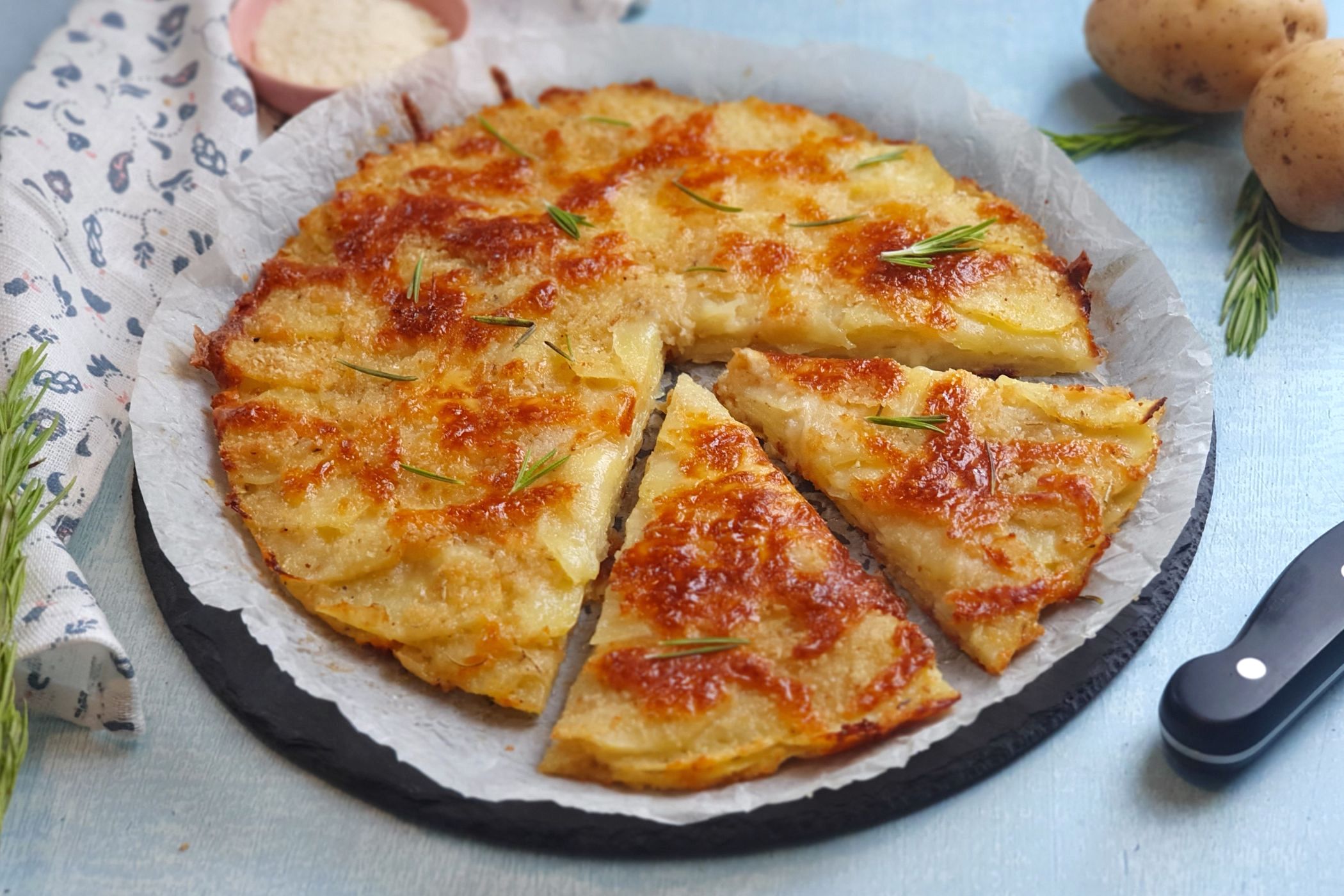 Torta di patate, la ricetta facile - MoltoFood