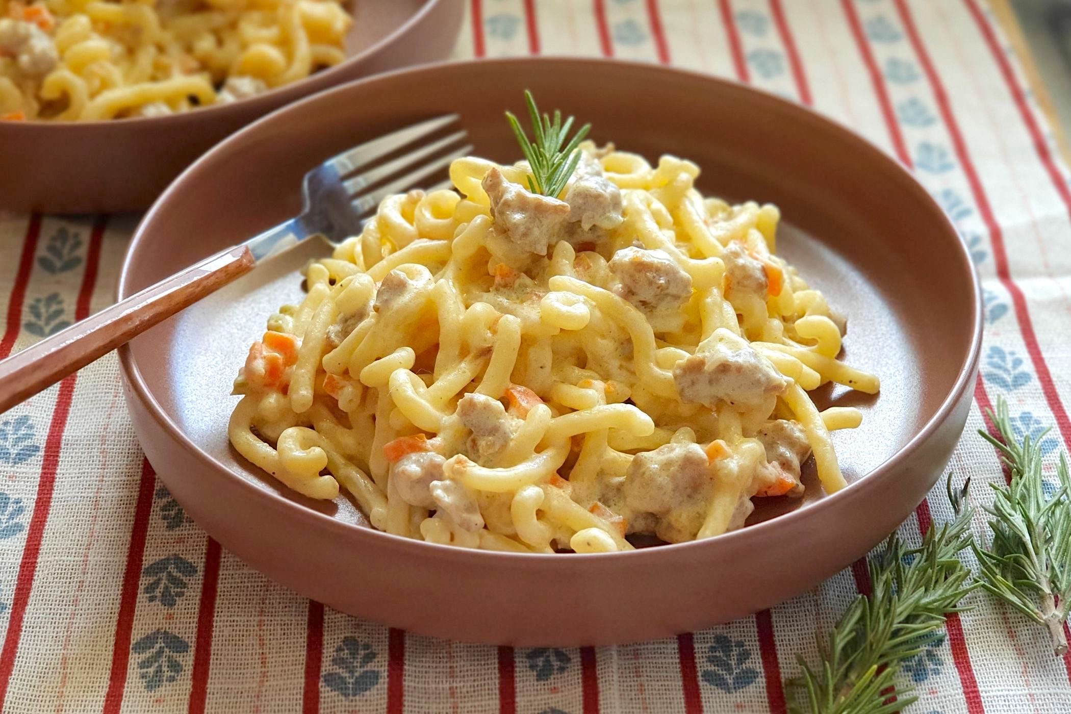 Gramigna con salsiccia, la ricetta - MoltoFood