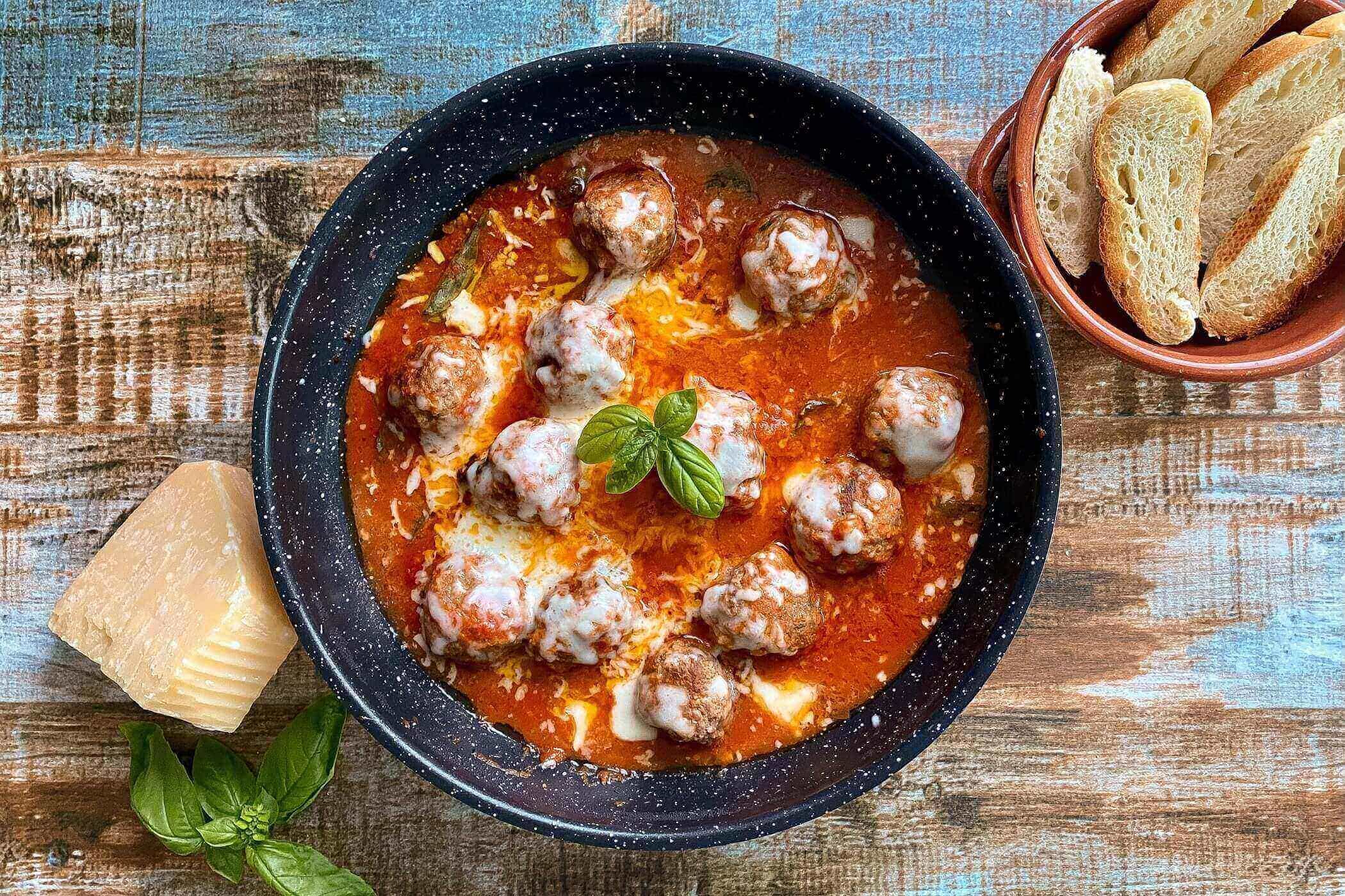 Polpette alla pizzaiola, la ricetta - MoltoFood