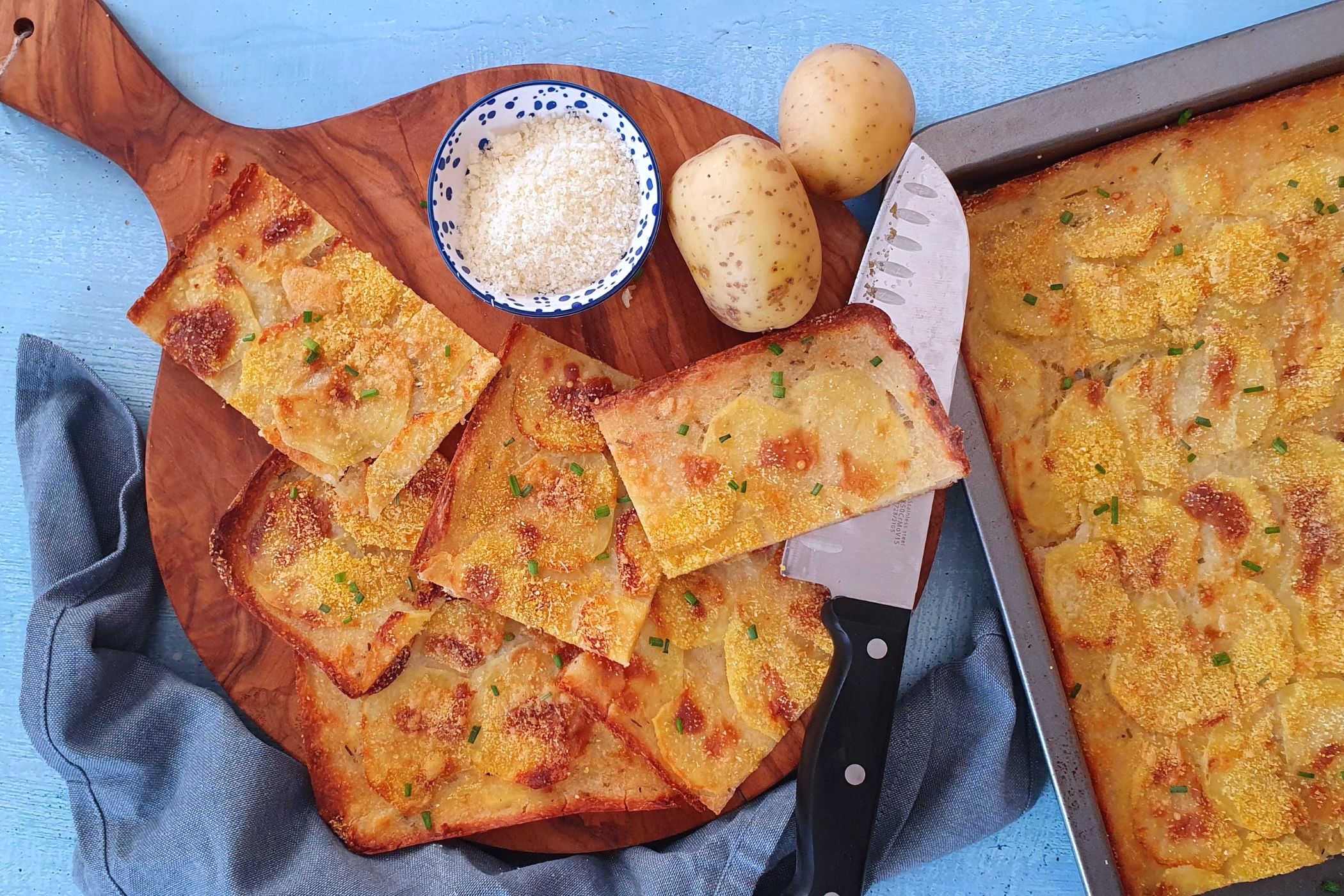 Schiacciata di patate, la ricetta super croccante! - MoltoFood