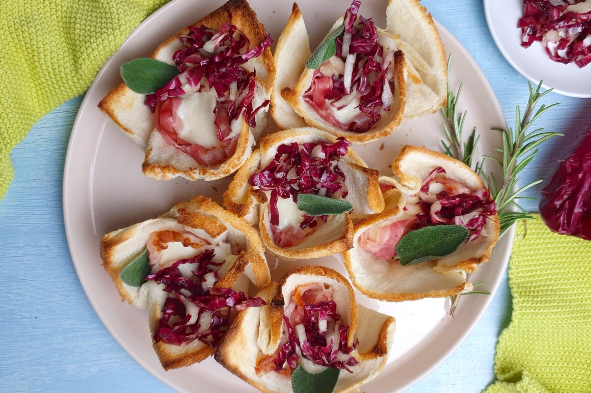 Cestini di pane ripieni, la ricetta - MoltoFood