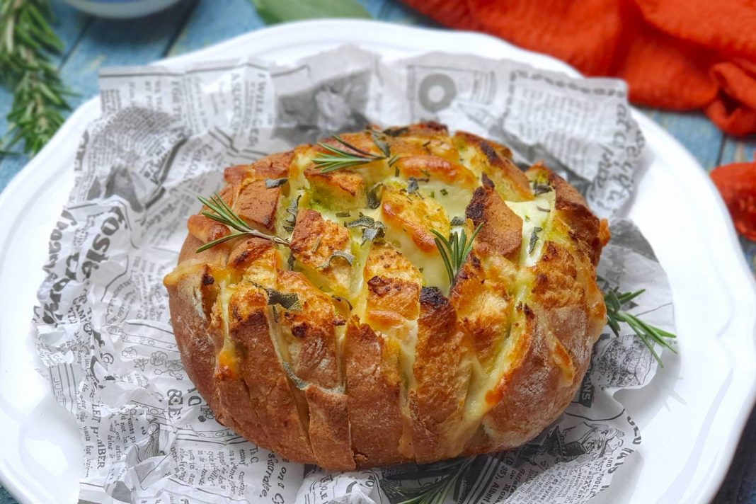 Pane ripieno, la ricetta facilissima da condividere - MoltoFood