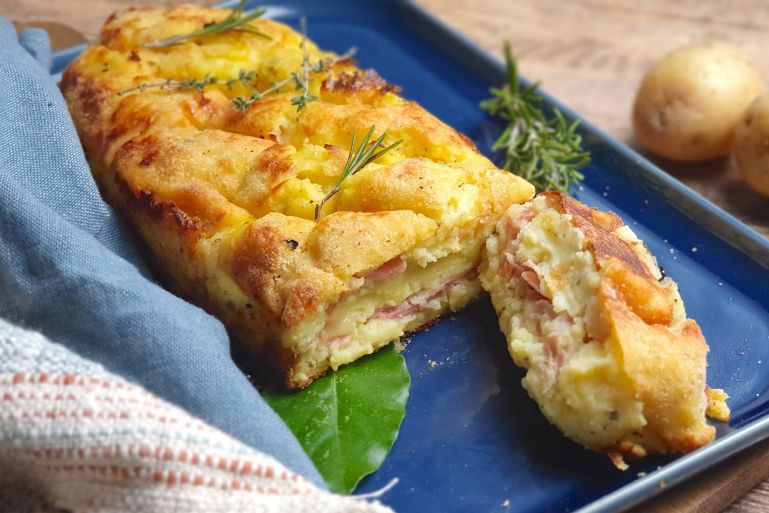 Polpettone di patate, la ricetta prosciutto e formaggio - MoltoFood