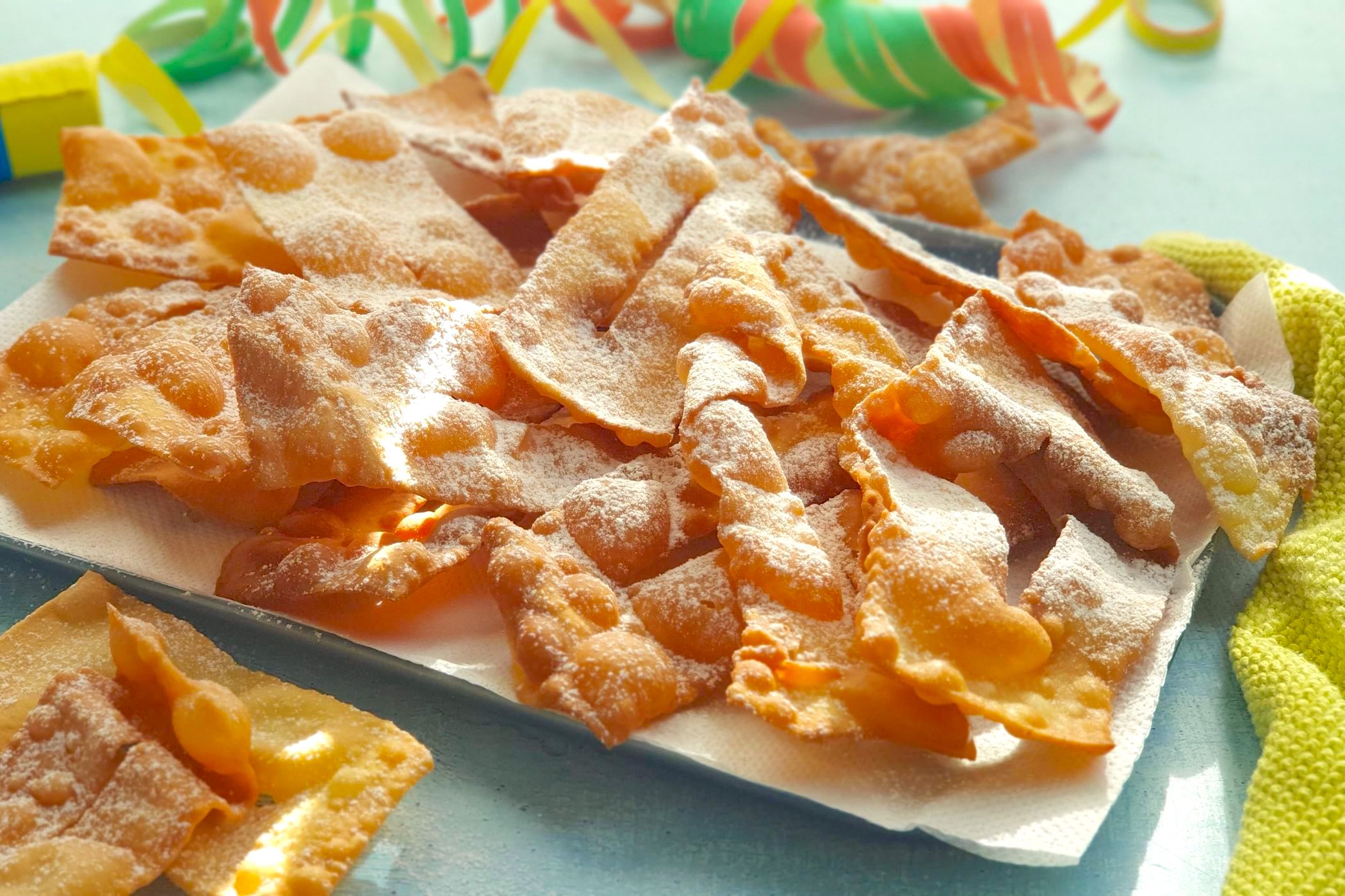 Chiacchiere, la ricetta infallibile - MoltoFood