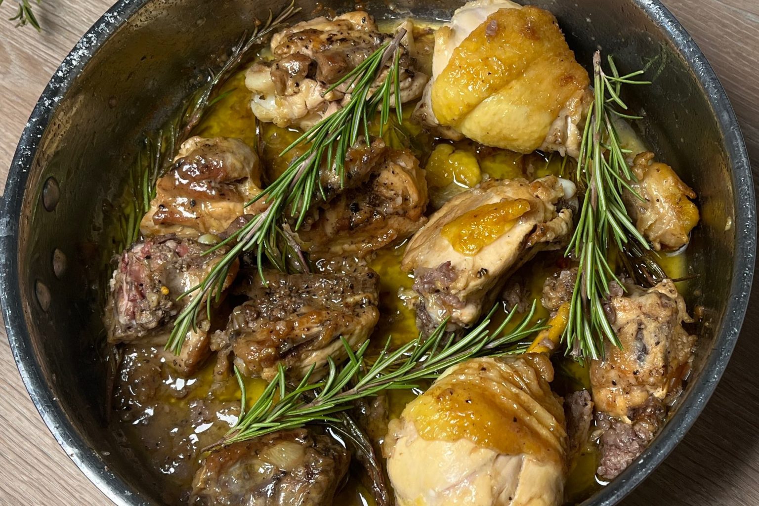 Pollo alla cacciatora in bianco, la ricetta romana - MoltoFood