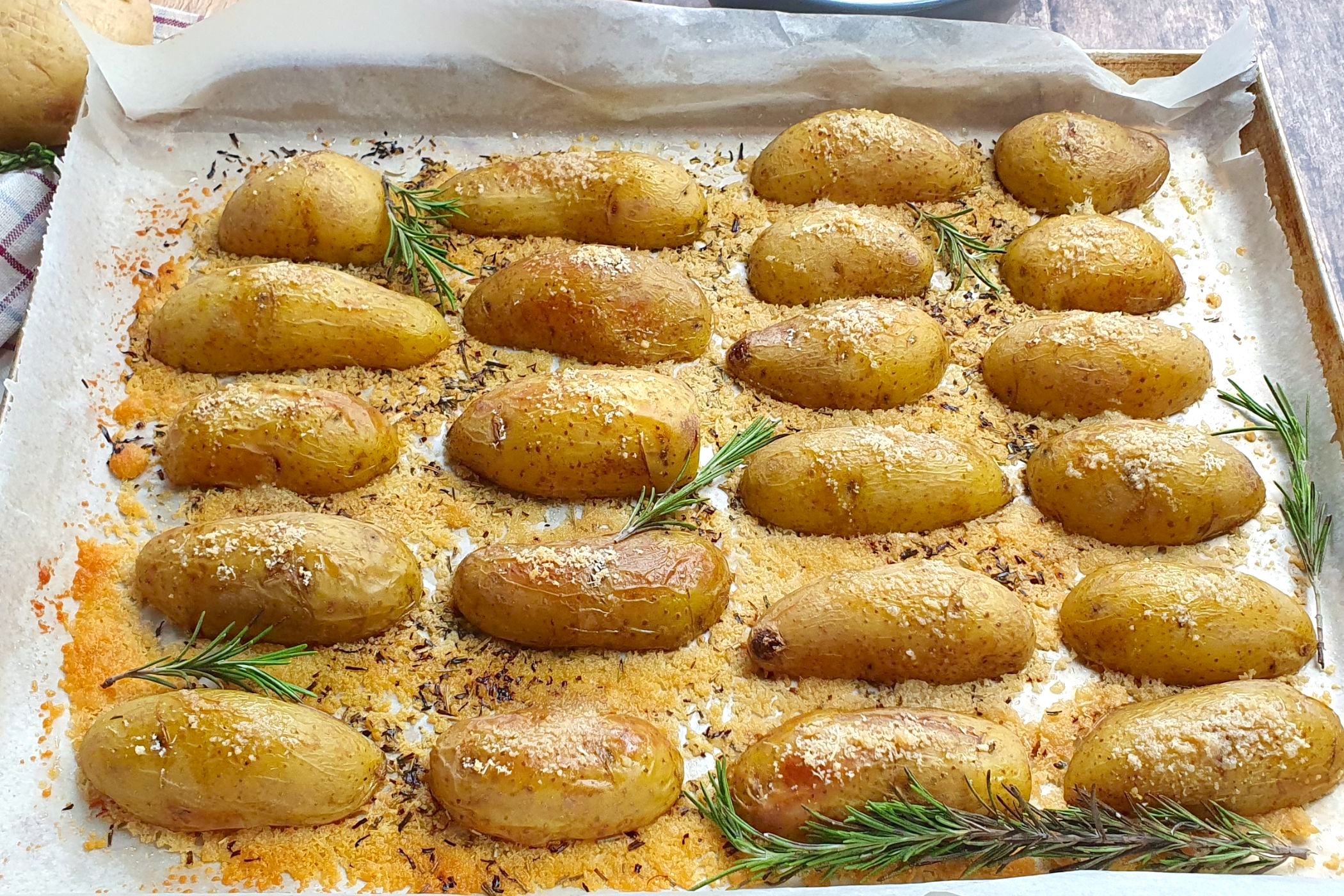 Patate gratinate al parmigiano, la ricetta perfetta - MoltoFood