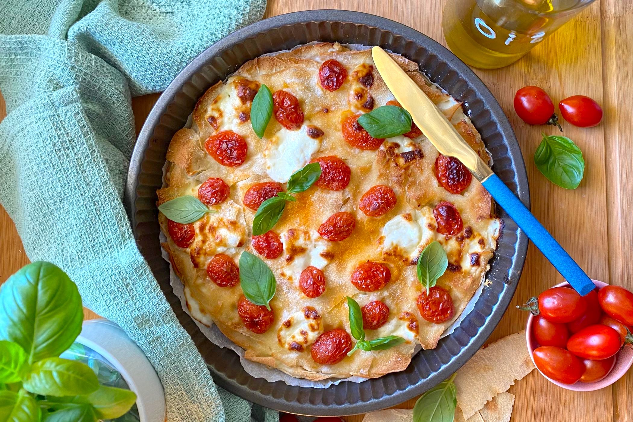 Focaccia di pane carasau, la ricetta che non ti aspetti - MoltoFood