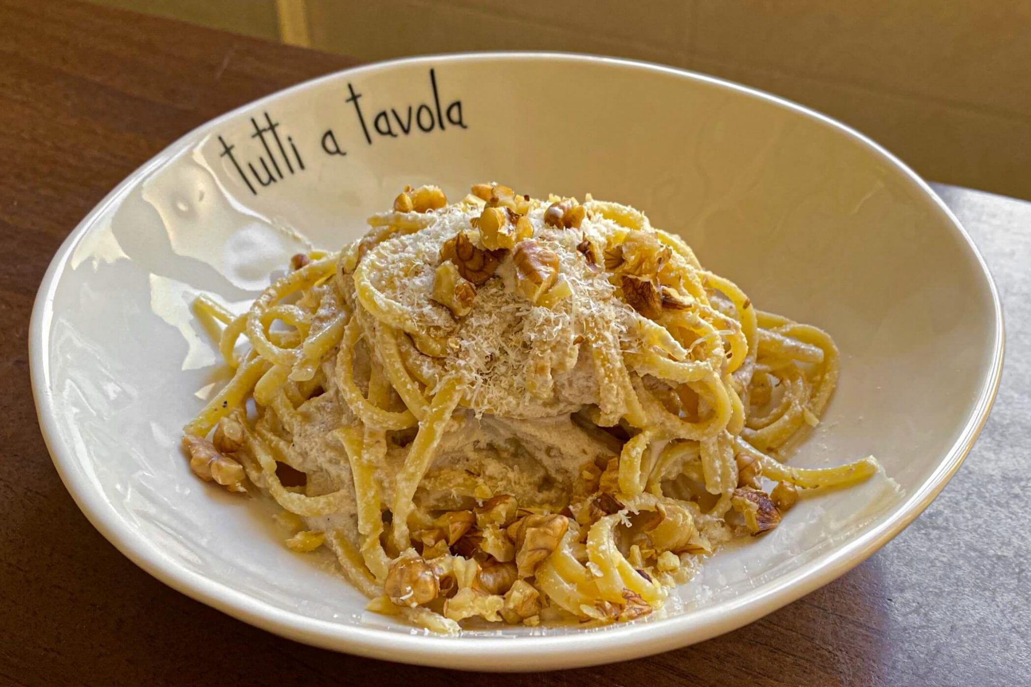 Pesto di noci, la ricetta delicata - MoltoFood