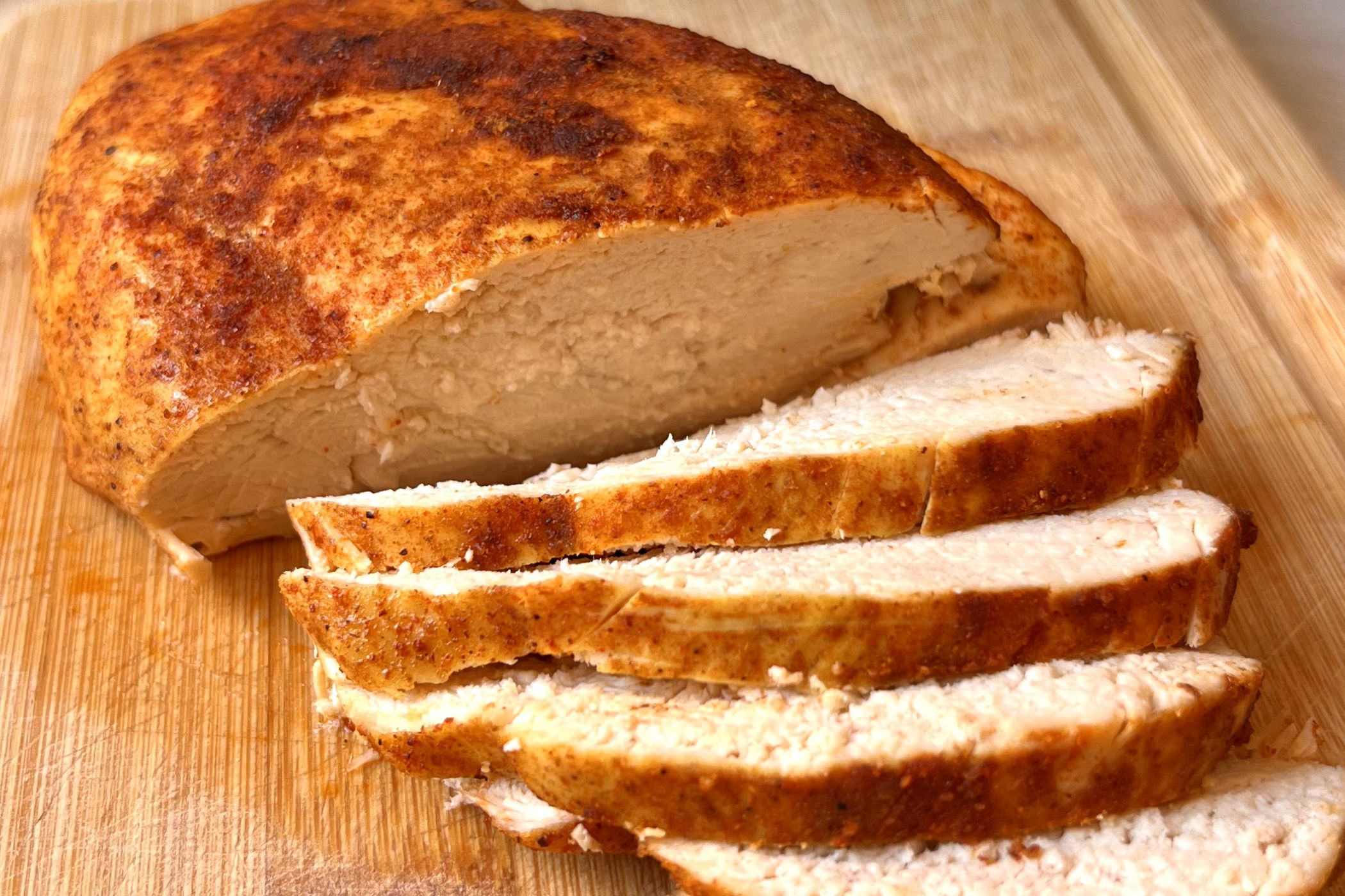 Affettato di pollo fatto in casa, la ricetta con friggitrice - MoltoFood