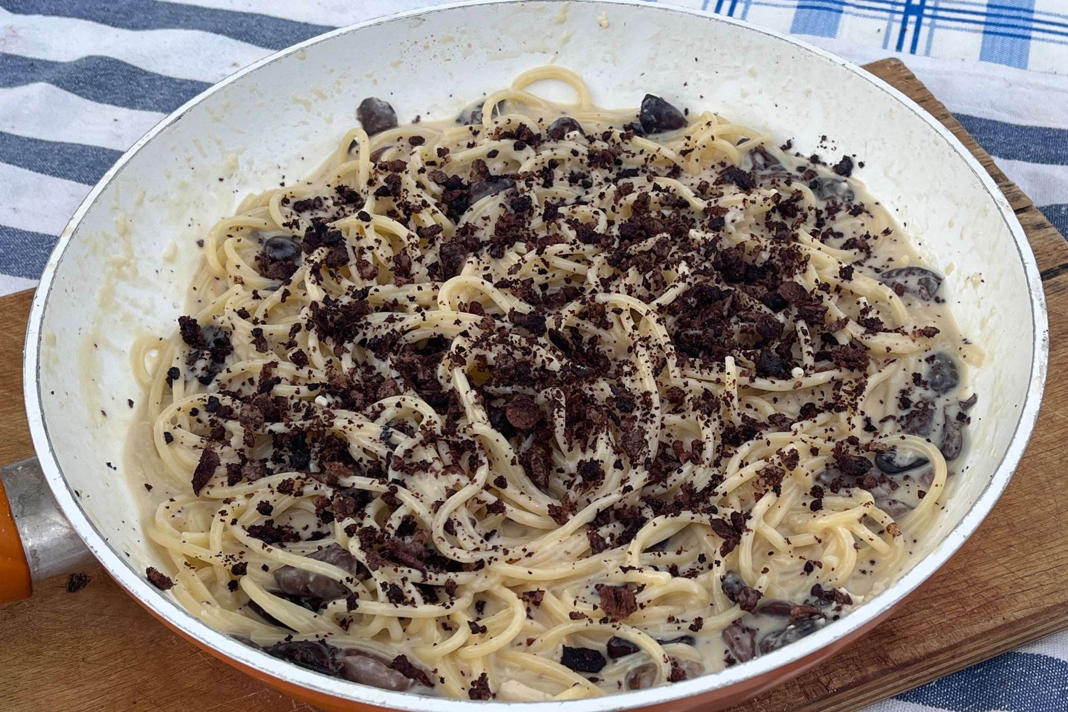 Pasta alla cenere: un primo piatto elegante e cremoso! - MoltoFood