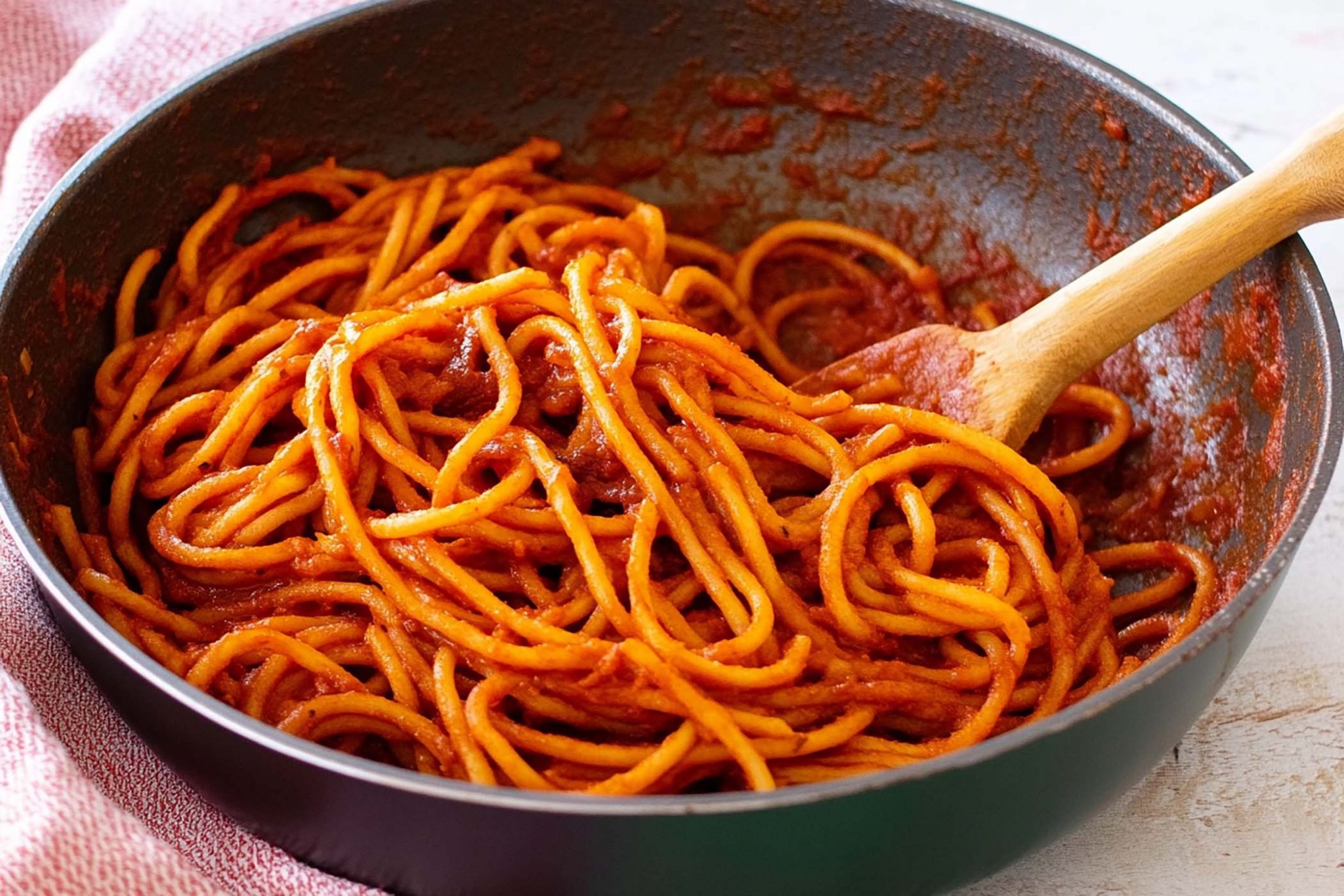 Si può fare la pasta all'assassina con pasta corta - MoltoFood