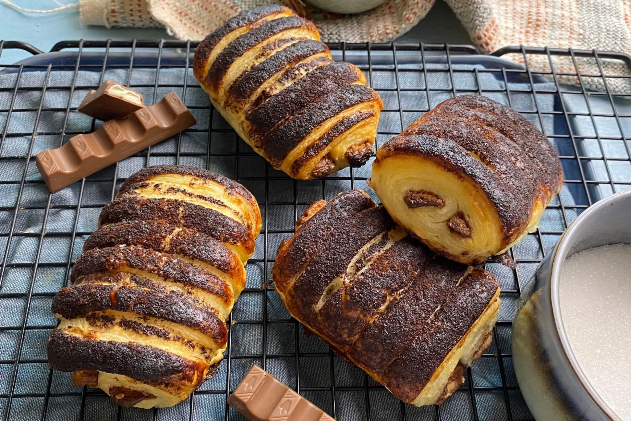 Pain au chocolat, la ricetta express da fare in pochi minuti - MoltoFood
