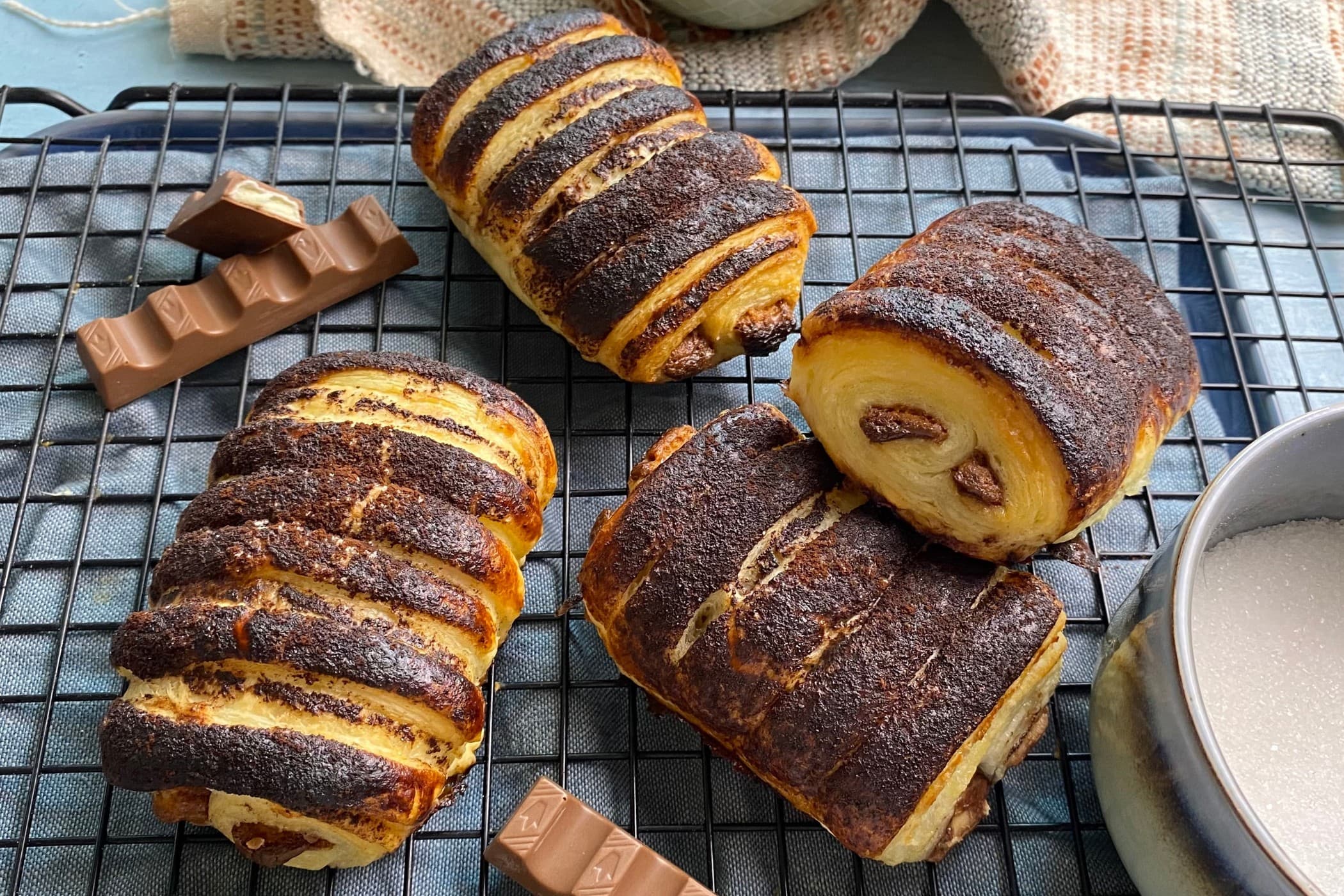 Pain au chocolat, la ricetta express da fare in pochi minuti - MoltoFood