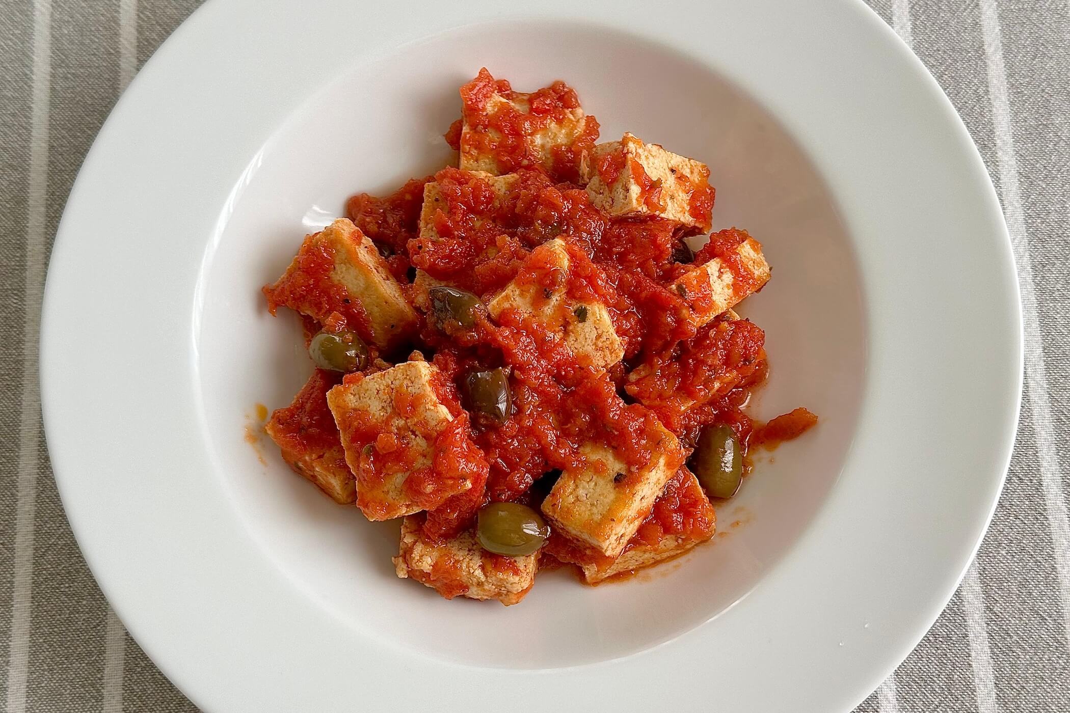 Tofu alla mediterranea, la ricetta che ti farà amare il tofu - MoltoFood