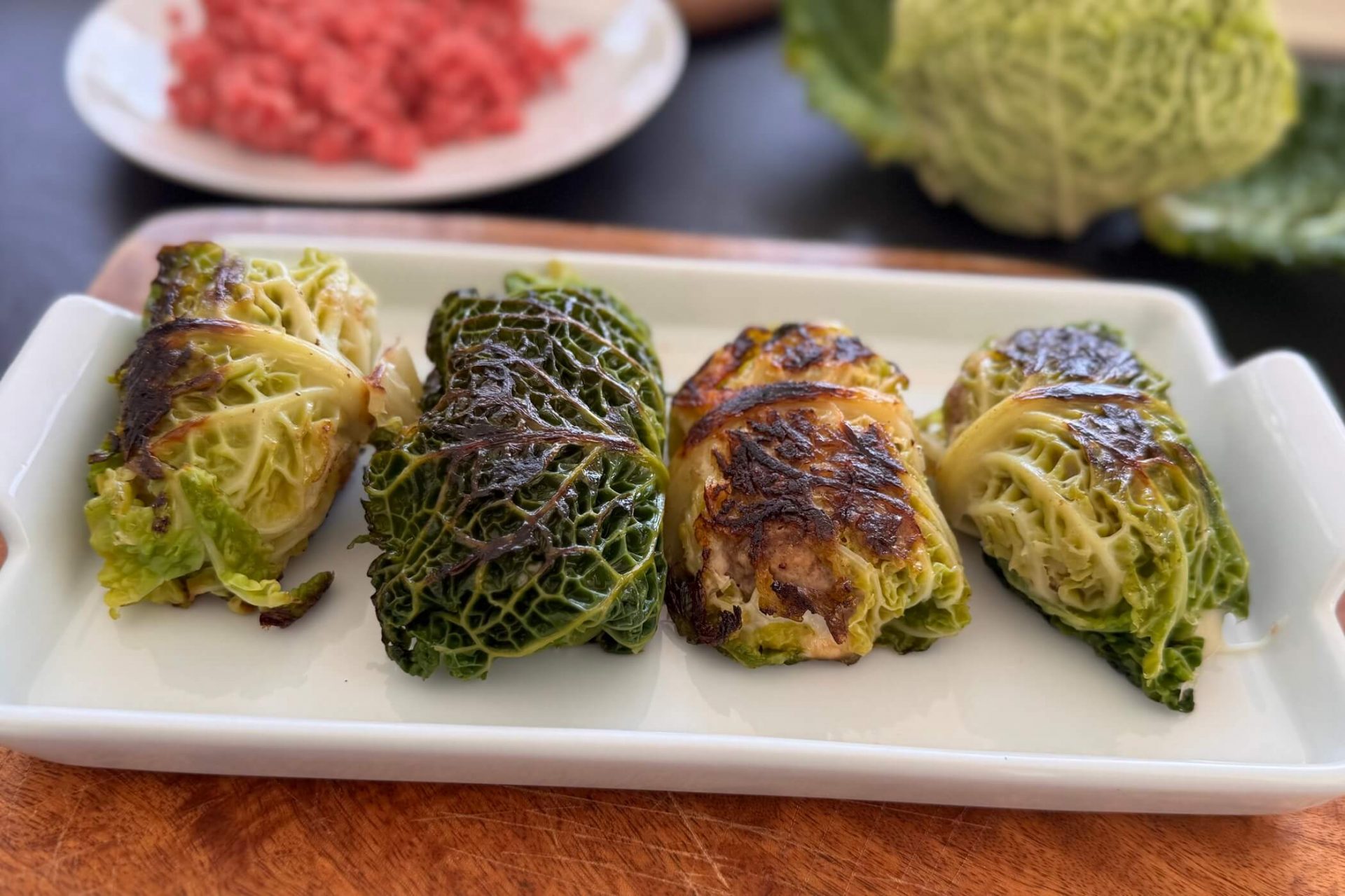 Involtini di verza con carne, la ricetta da fare in padella - MoltoFood