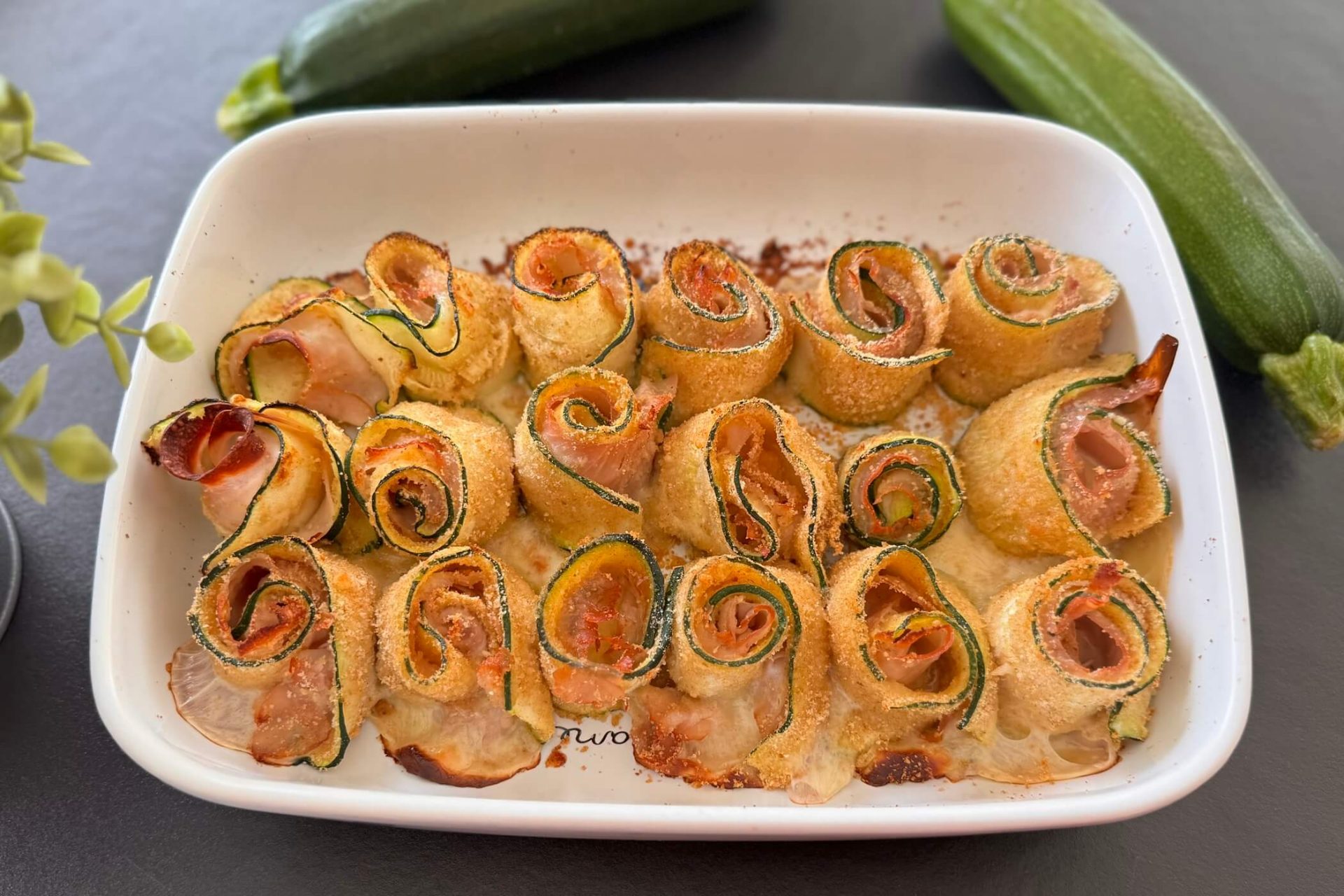 Rotolini di zucchine al forno, la ricetta sfiziosa e bella da vedere ...