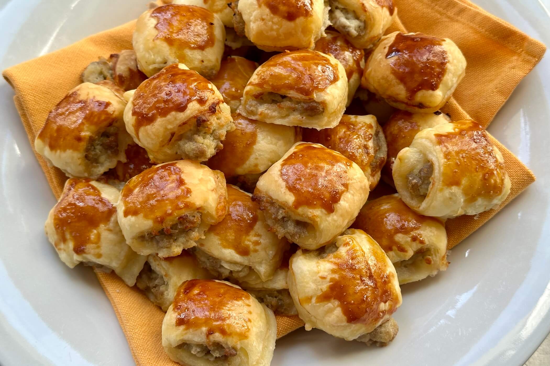 Rustici salsiccia e stracchino, la ricetta facilissima con pasta ...
