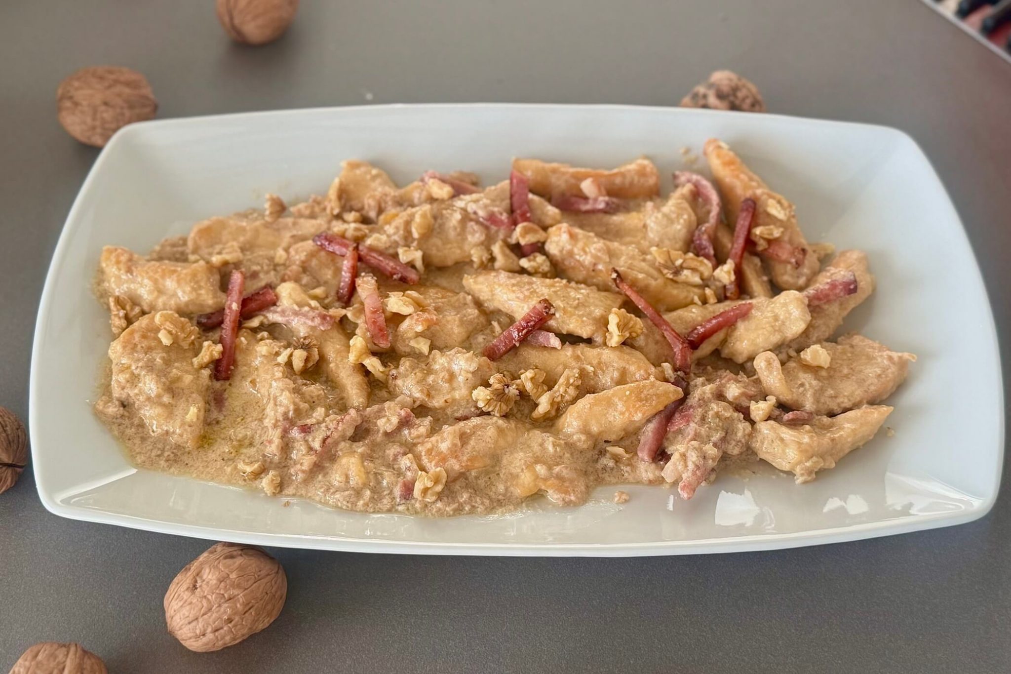 Pollo alle noci, il secondo veloce e super cremoso - MoltoFood